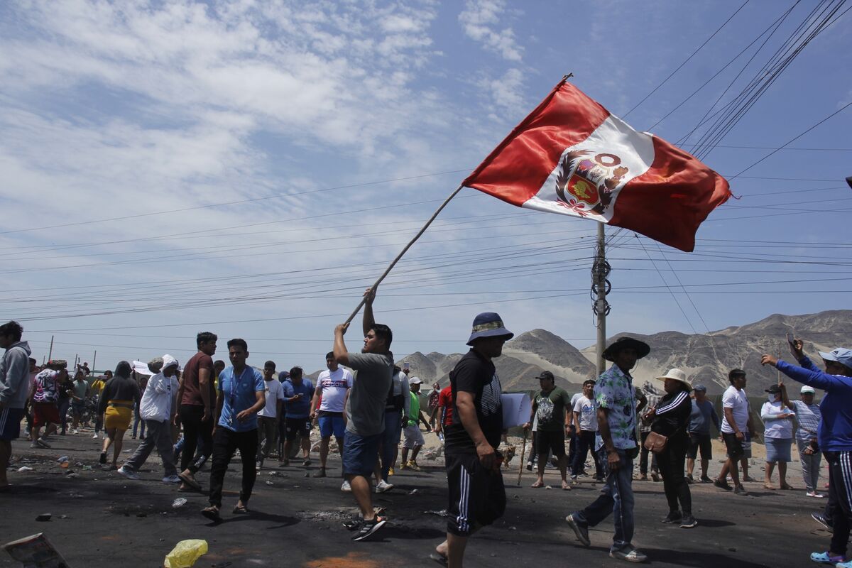 Peru’s Economy Returns to Growth for First Time in Six Months - Bloomberg