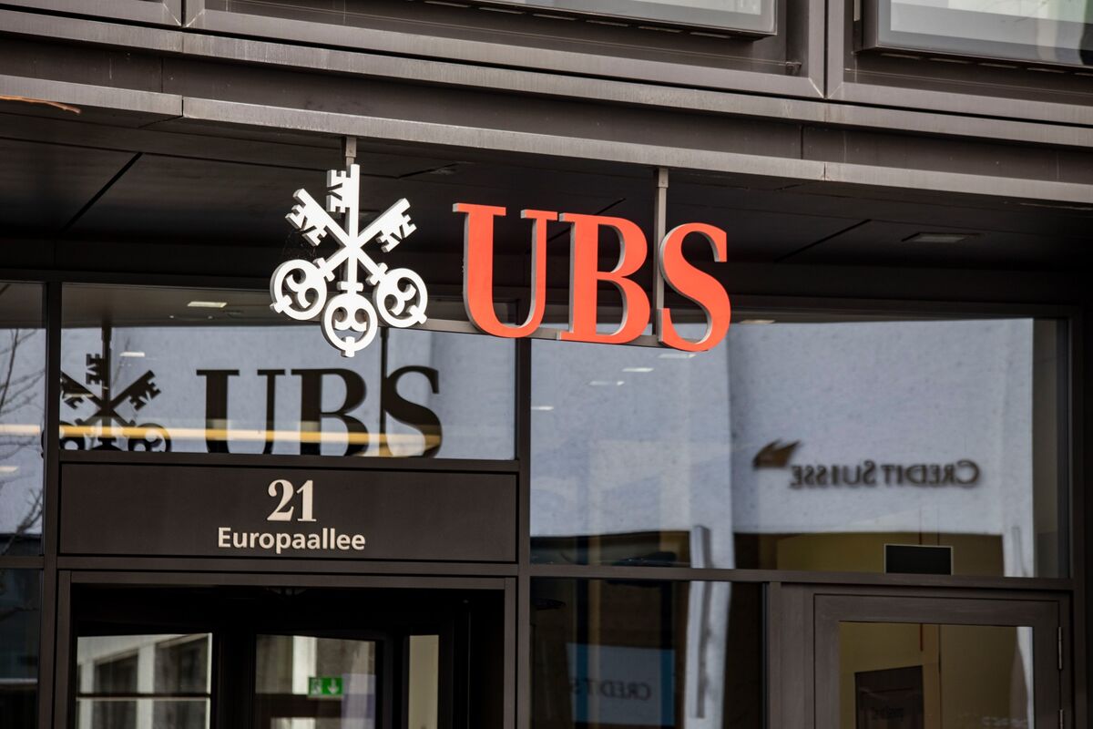 UBS dreht ins Plus - Markt freundet sich mit Credit Suisse an - Bloomberg