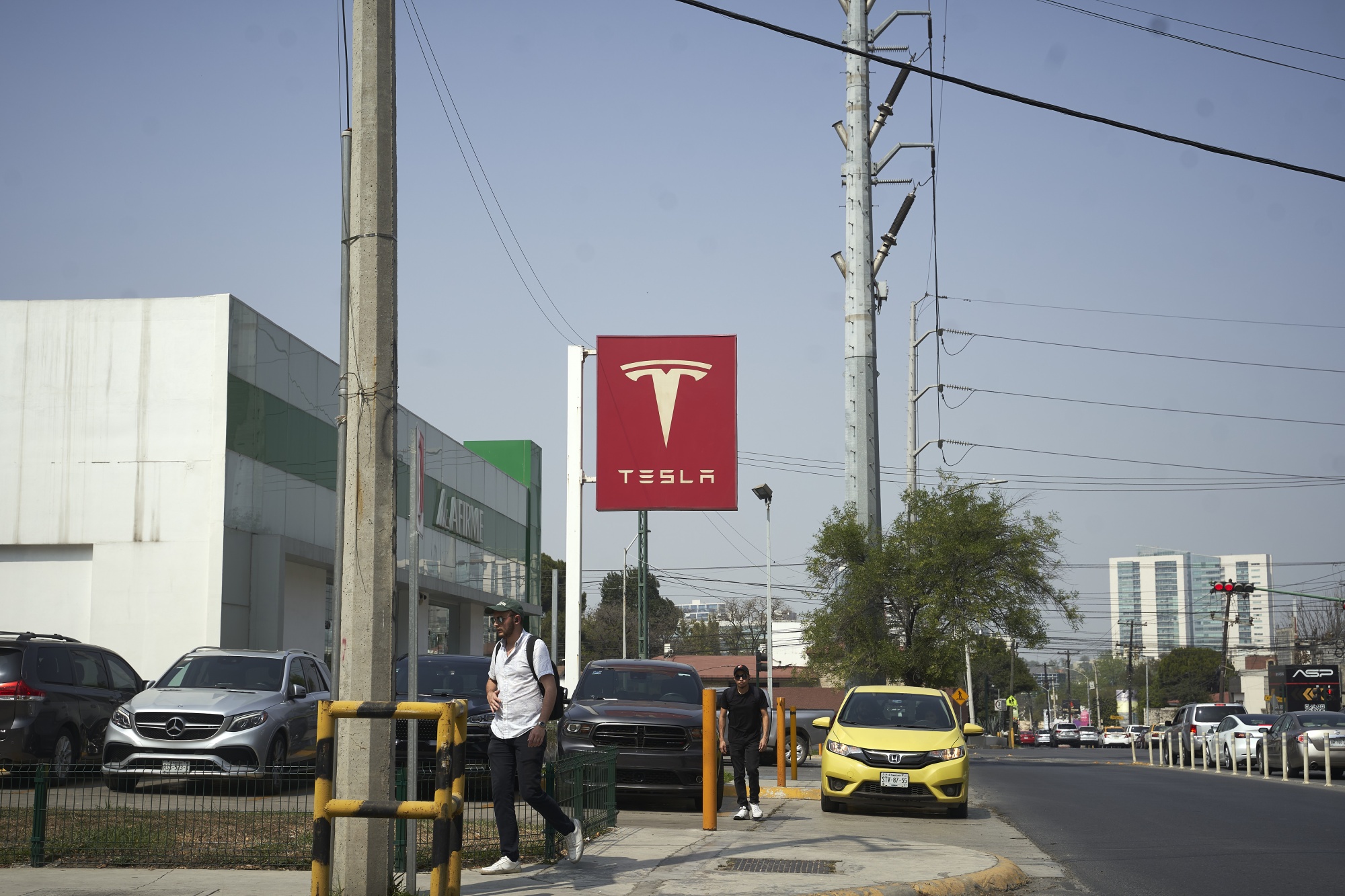 Tesla comienza contrataciones para planta en México - Bloomberg