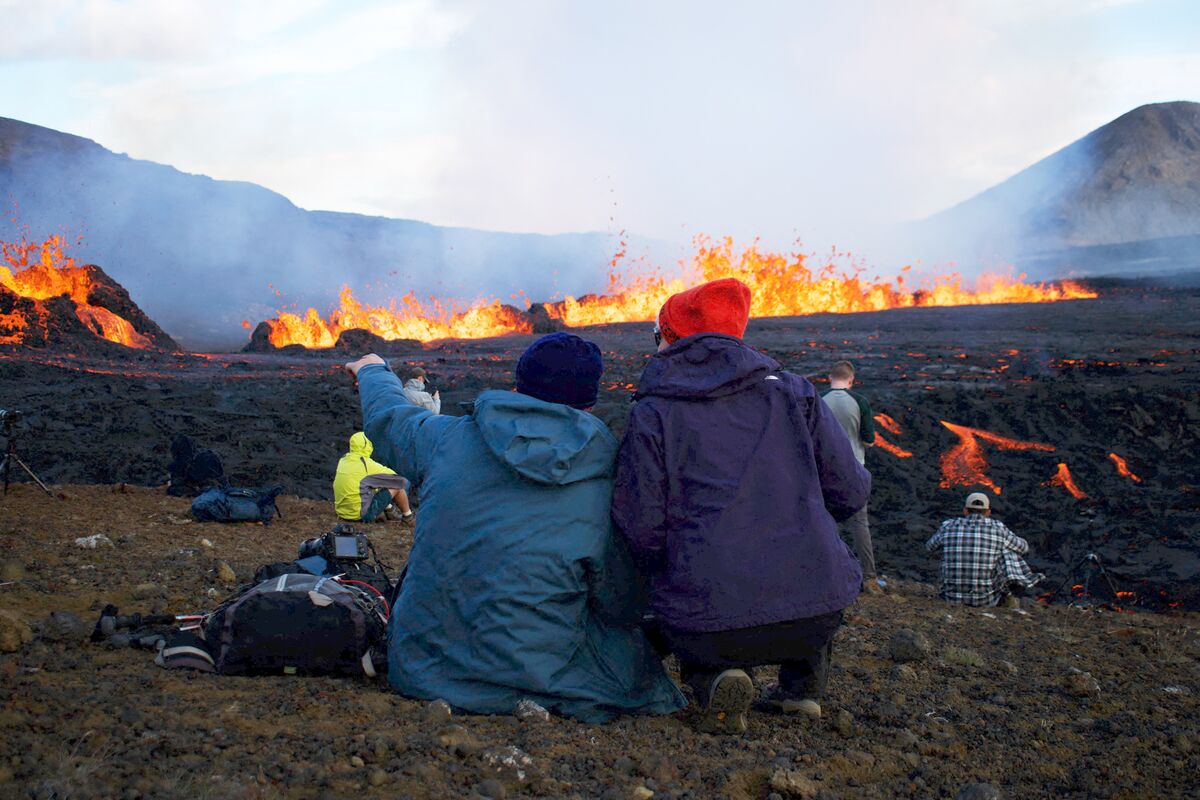 iceland-volcano-eruption-airlines-rush-to-lure-tourists-to-see-lava