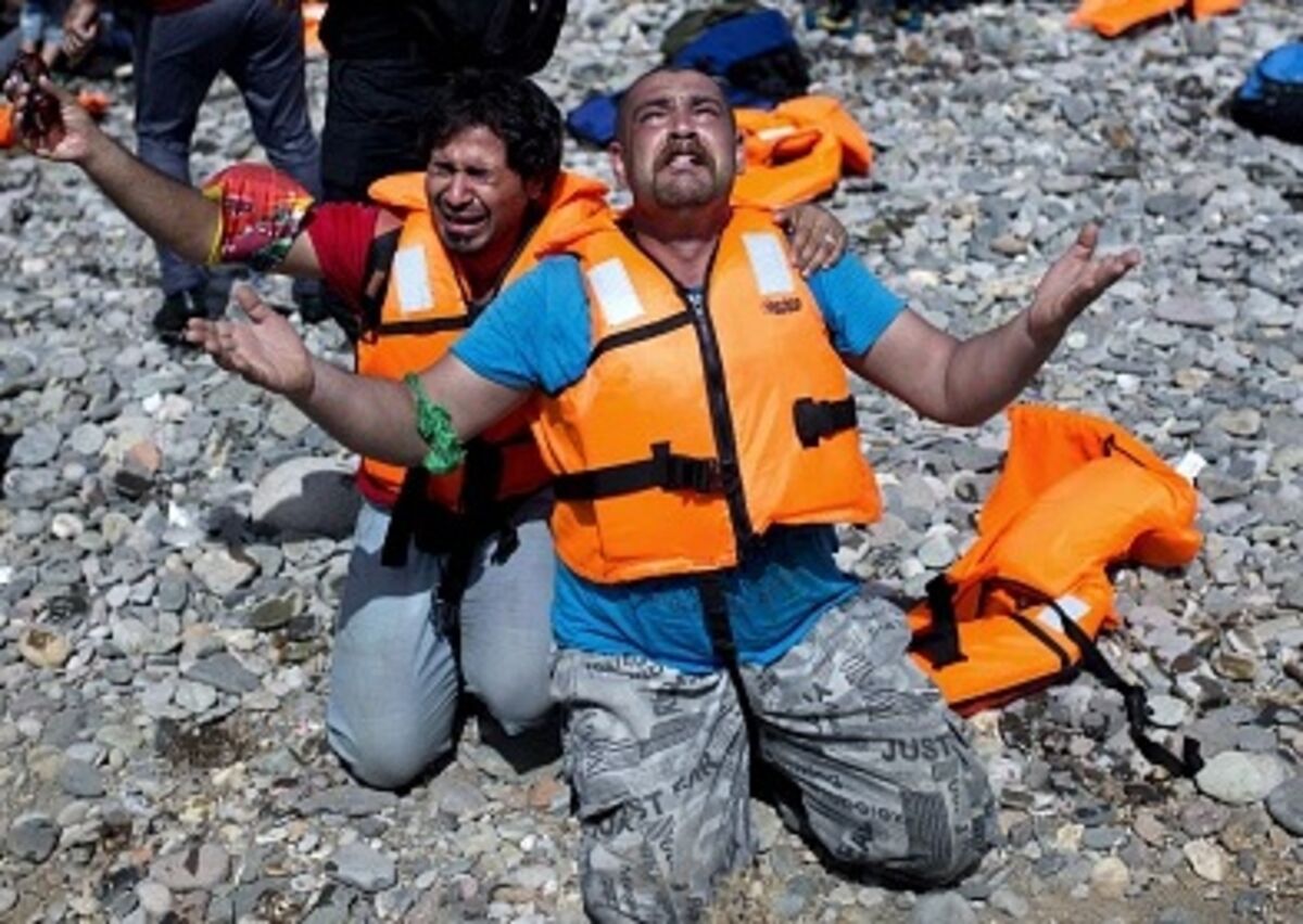 Refugee Quota Is Just a First Step - Bloomberg