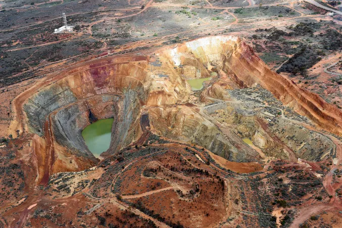 Barrick Offers Payouts, Buyback as It Triggers Review of Mines - Bloomberg