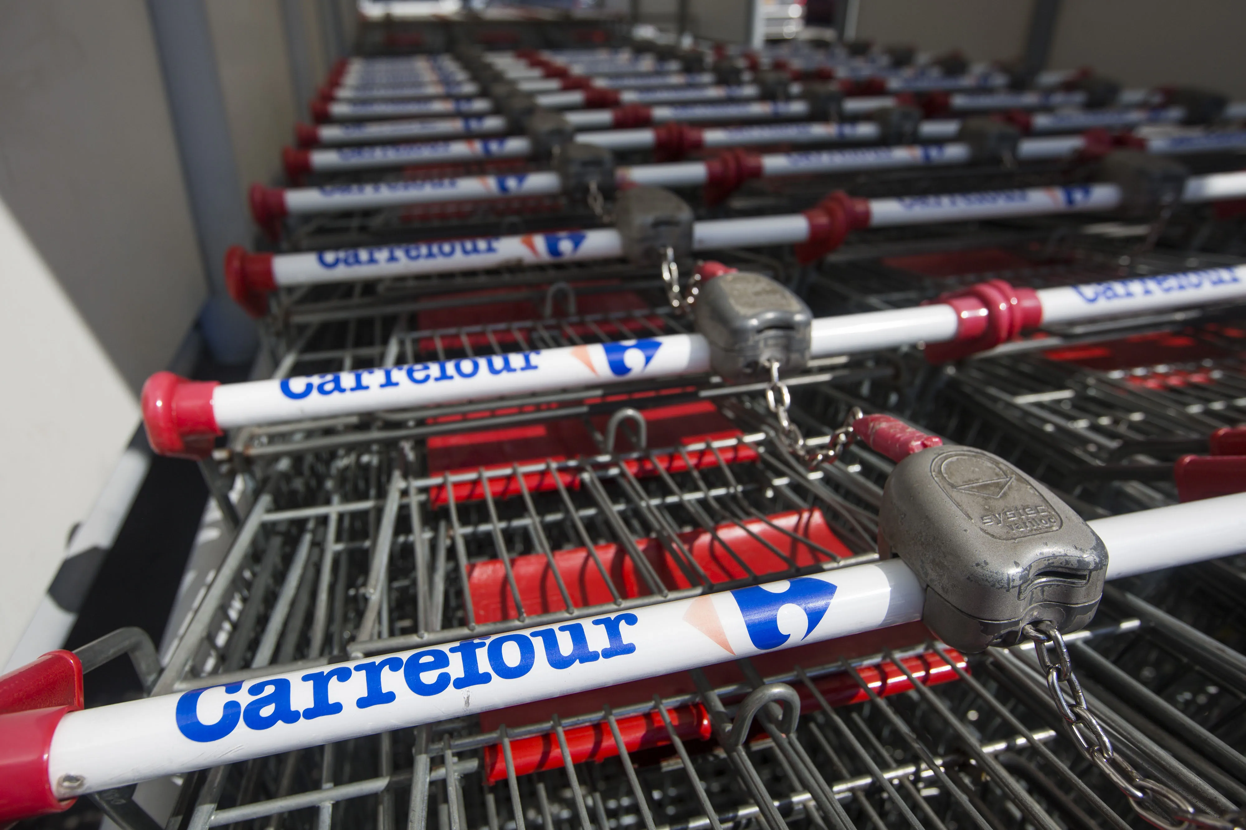 Carrefour Slumps on Warning, Raising Pressure on CEO for Reboot - Bloomberg