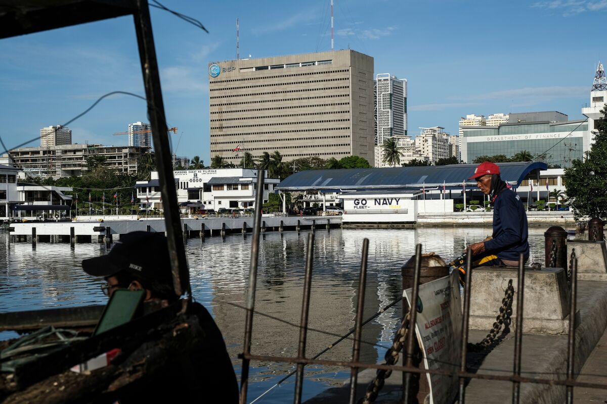 Philippines Signals More Rate Hikes, FX Moves to Defend Peso - Bloomberg