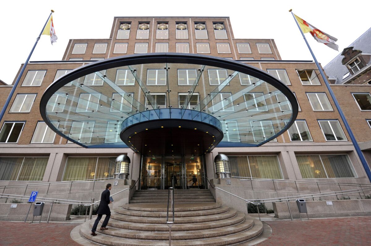 Shell Sees Dual Structure as Limiting, CEO Tells Dutch Newspaper ...