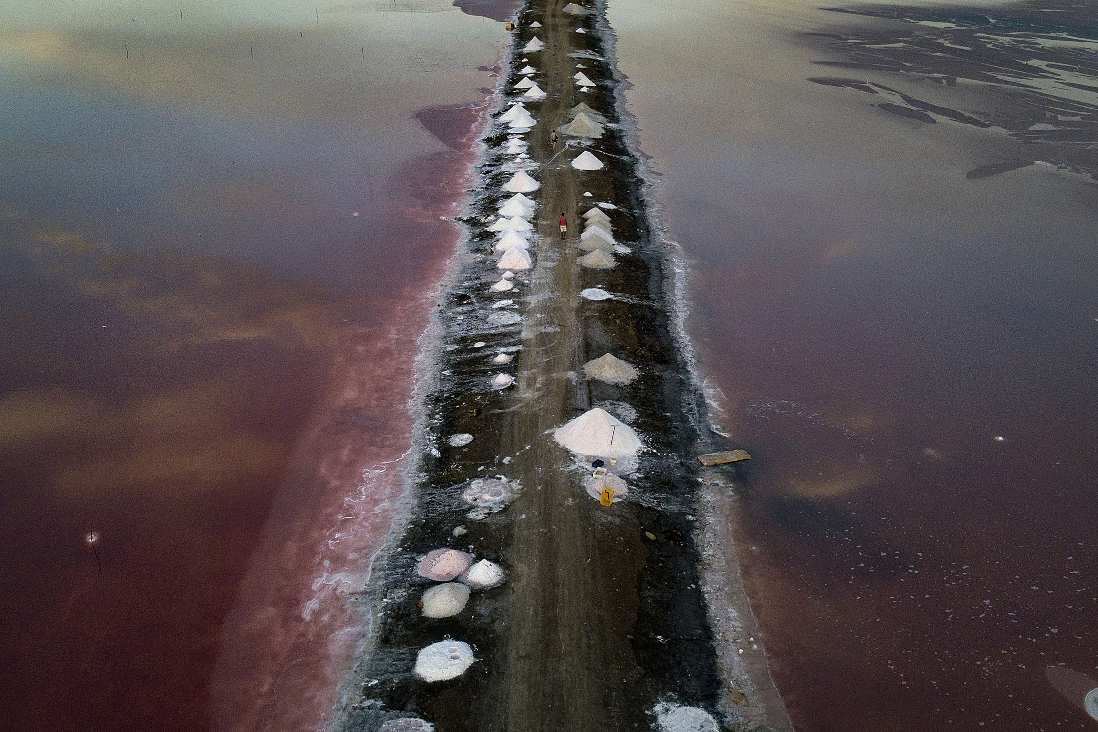 Venezuela Poverty Crisis Turns Salt Flats Into Crucial Income Source ...