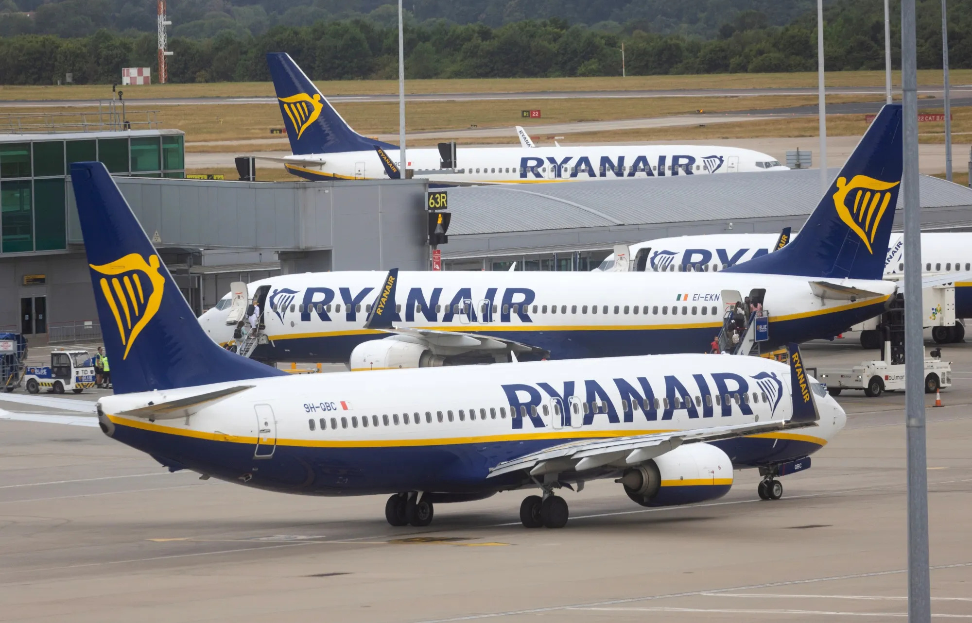 Ryanair Lifts Passenger Target, Shrugs Off Recession Threat - Bloomberg