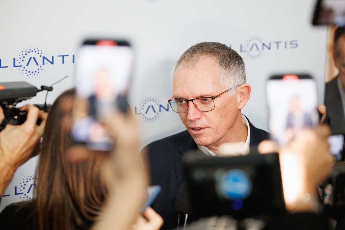 Stellantis CEO Declares ‘Love for Italy’ in Bid to Defuse Clash - Bloomberg