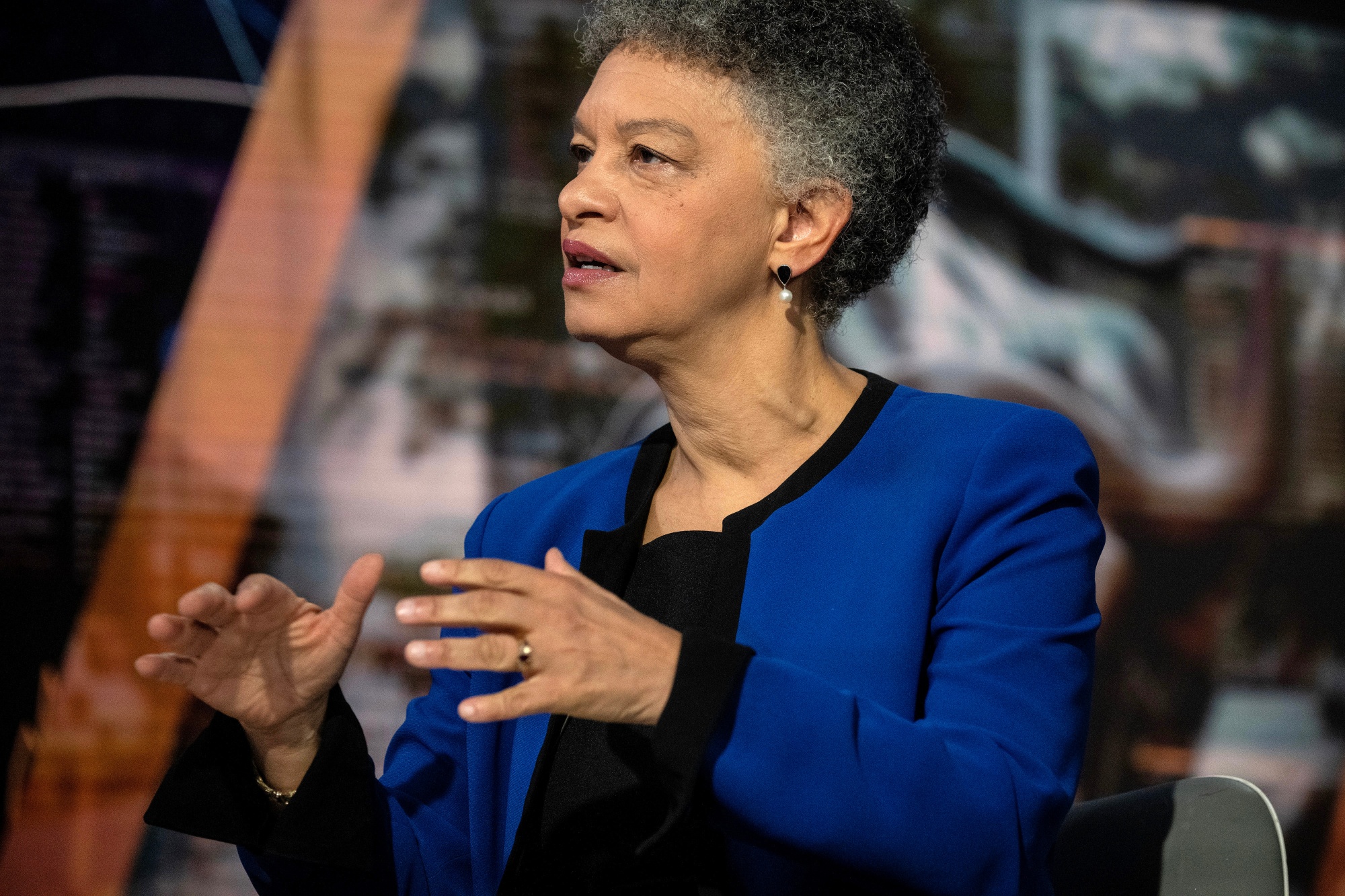 Collins Says Fed Shouldn’t Overreact to Positive Price Data - Bloomberg