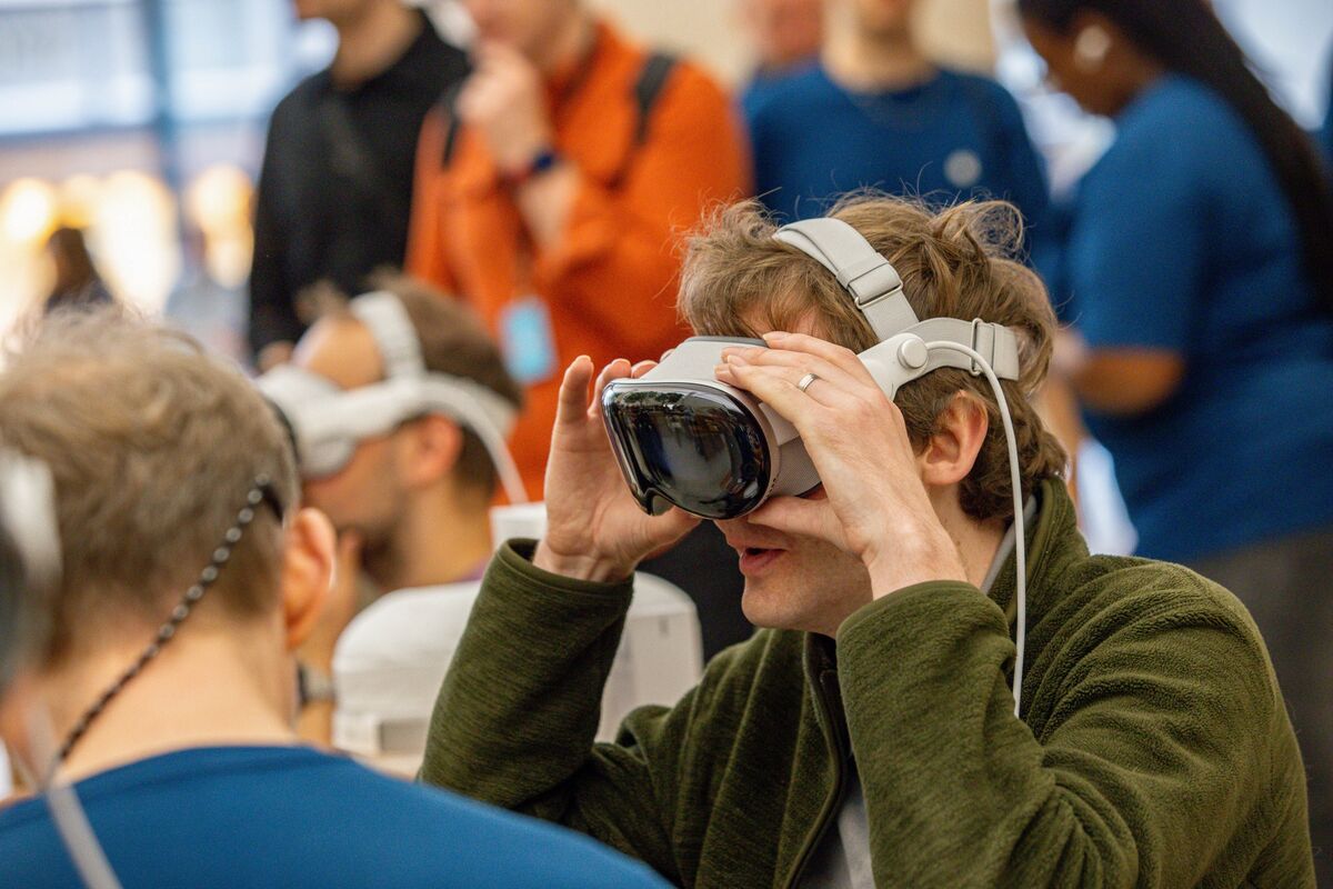 Why Doesn’t the Vision Pro Have More Immersive Video? Apple Is Slow ...