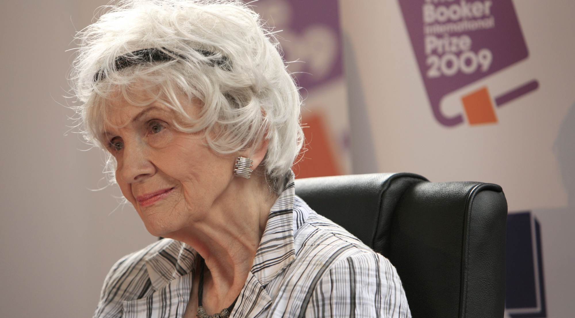 Alice Munro, Winner of Nobel Prize in Literature, Dies at 92 - Bloomberg