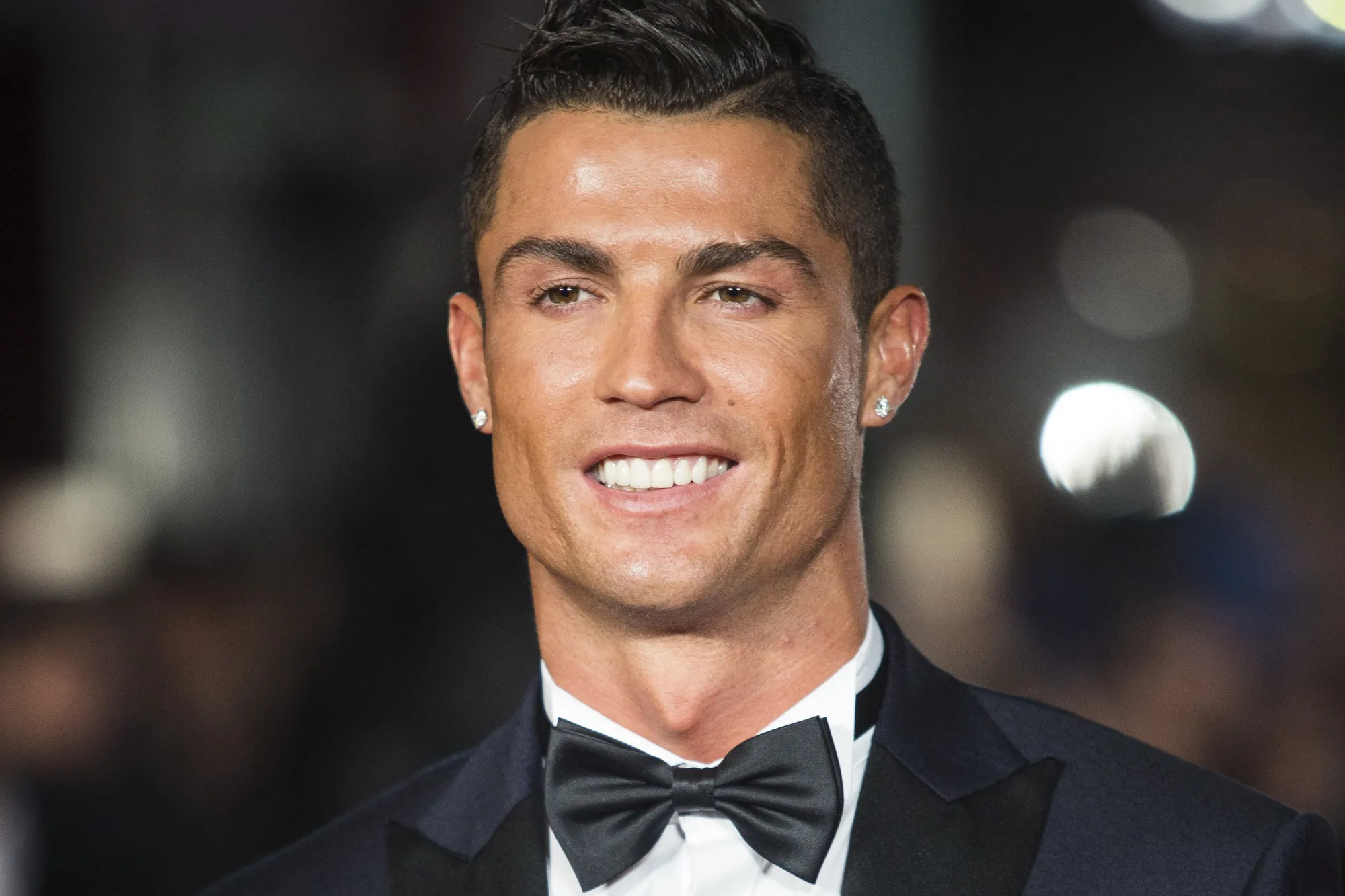 Cristiano Ronaldo se torna o primeiro bilionário do futebol - Bloomberg