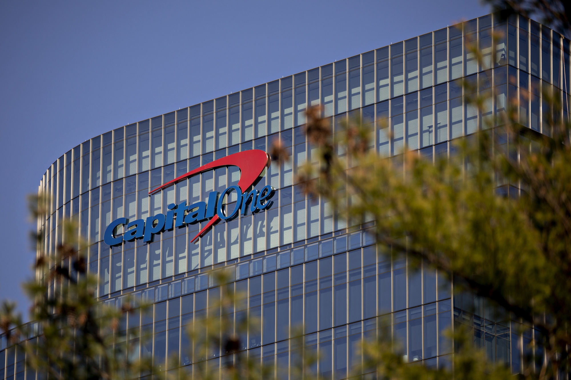 Capital One Takes On AmEx With New Style of Airport Lounges in NYC, DC ...