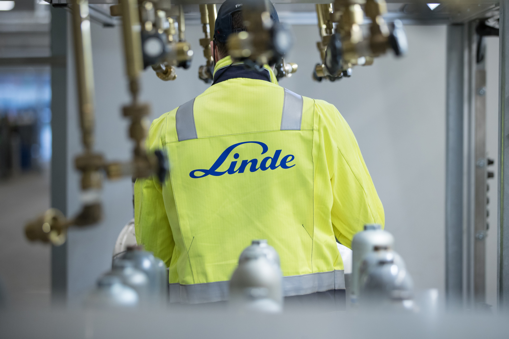 Linde, Praxair Said to Offload More Assets to Messer, CVC - Bloomberg