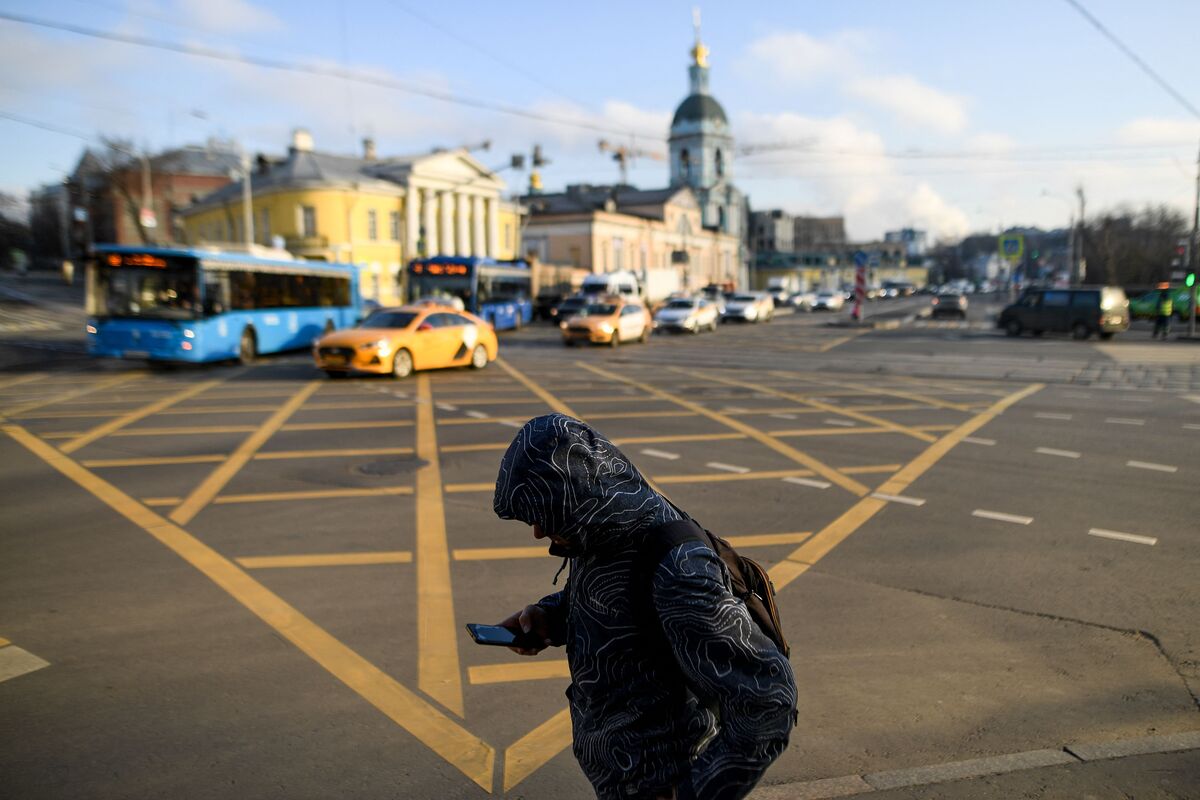 Russian Mobile Internet Slows as Sanctions Over Ukraine Hit Tech ...