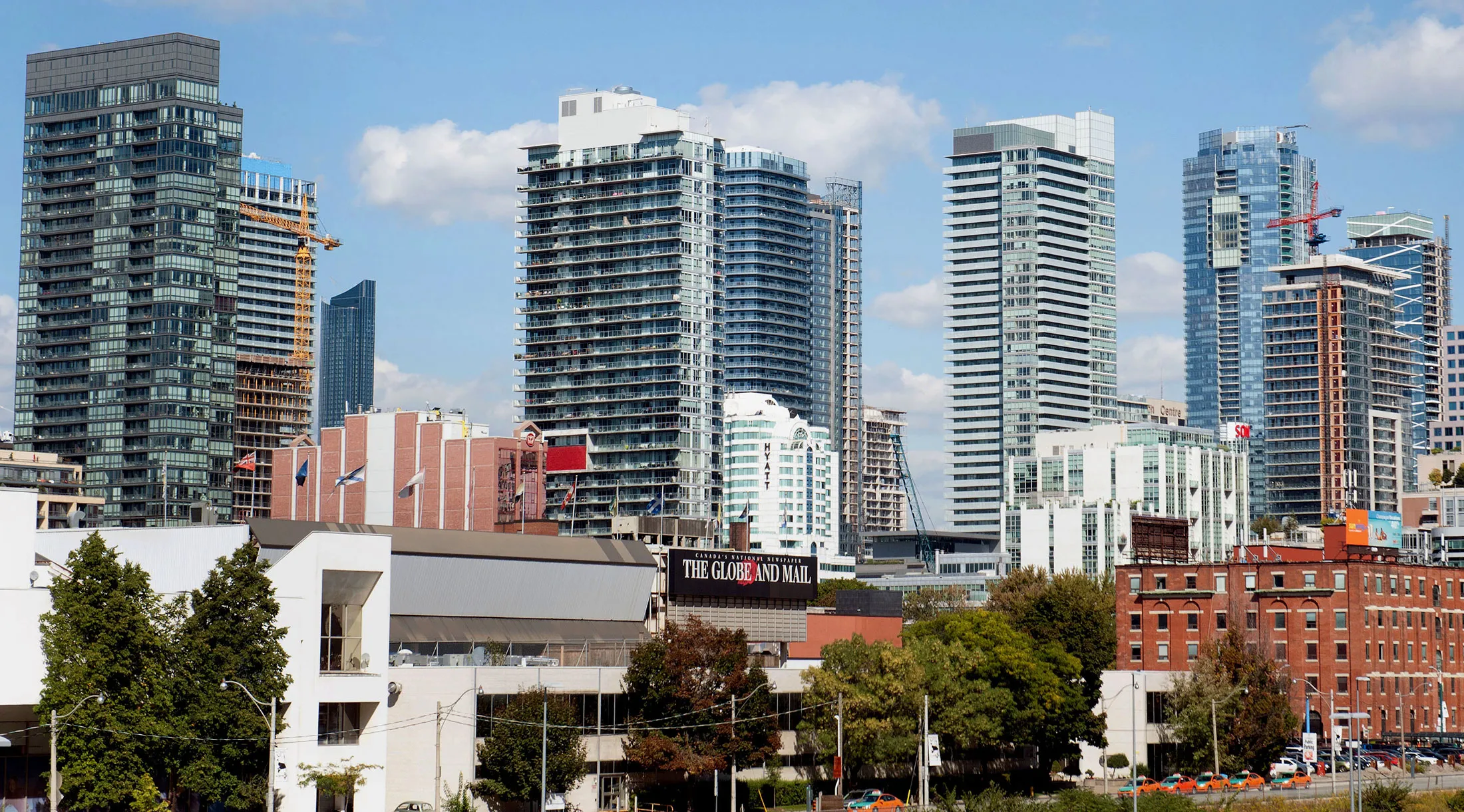 Allied Eyes 10-Year Bond to Fund Office Push for Toronto Tech - Bloomberg