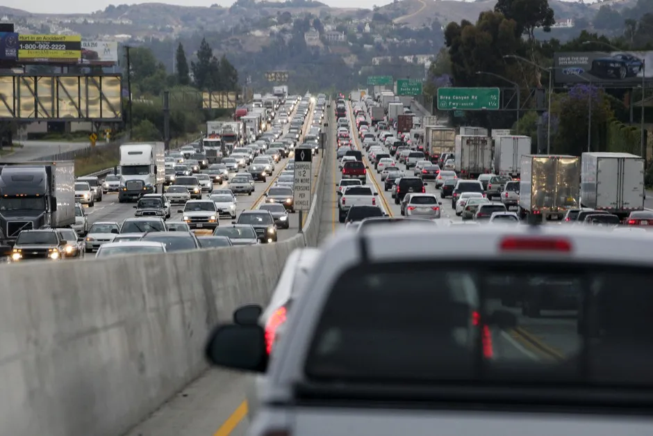 How the Car Keeps Americans Apart - Bloomberg