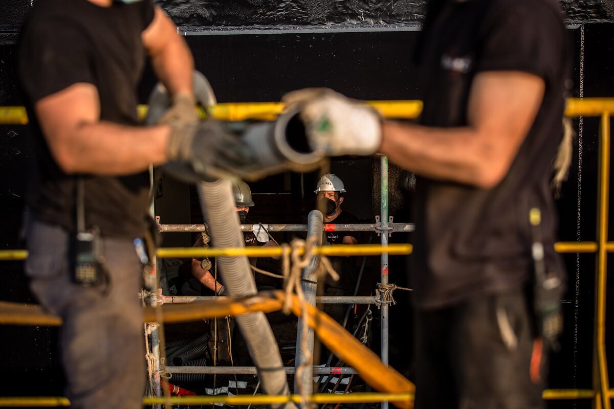 Spain Strikes Labor-Reform Agreement to Unlock EU Funds - Bloomberg