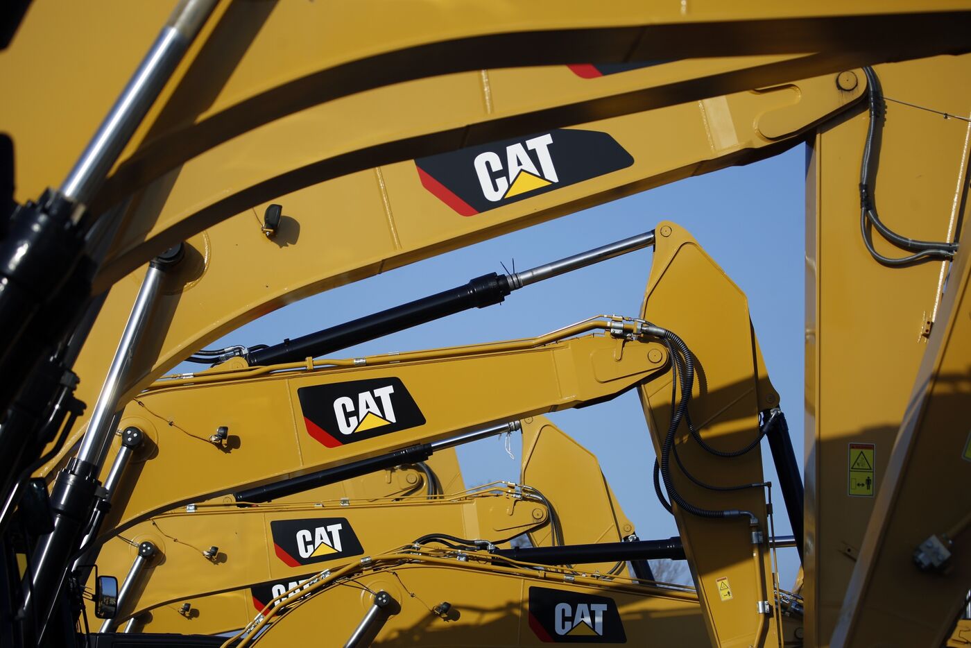 Caterpillar Defies Slowdown Fears as Profit Tops Expectations (CAT ...
