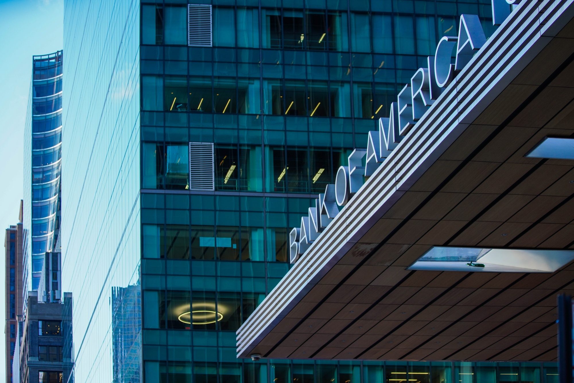 Enfriamiento de economía afectará aún más alza de Big Tech: BofA - Bloomberg