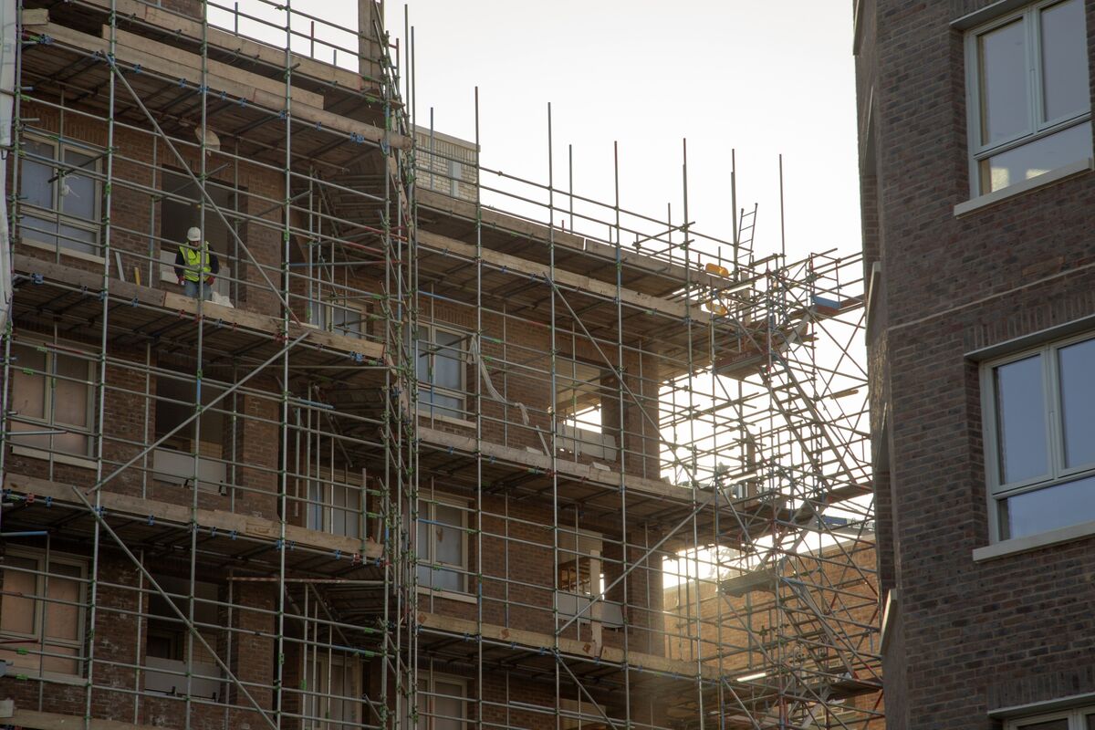 UK Construction Output Drops for Third Month in S&P Survey - Bloomberg
