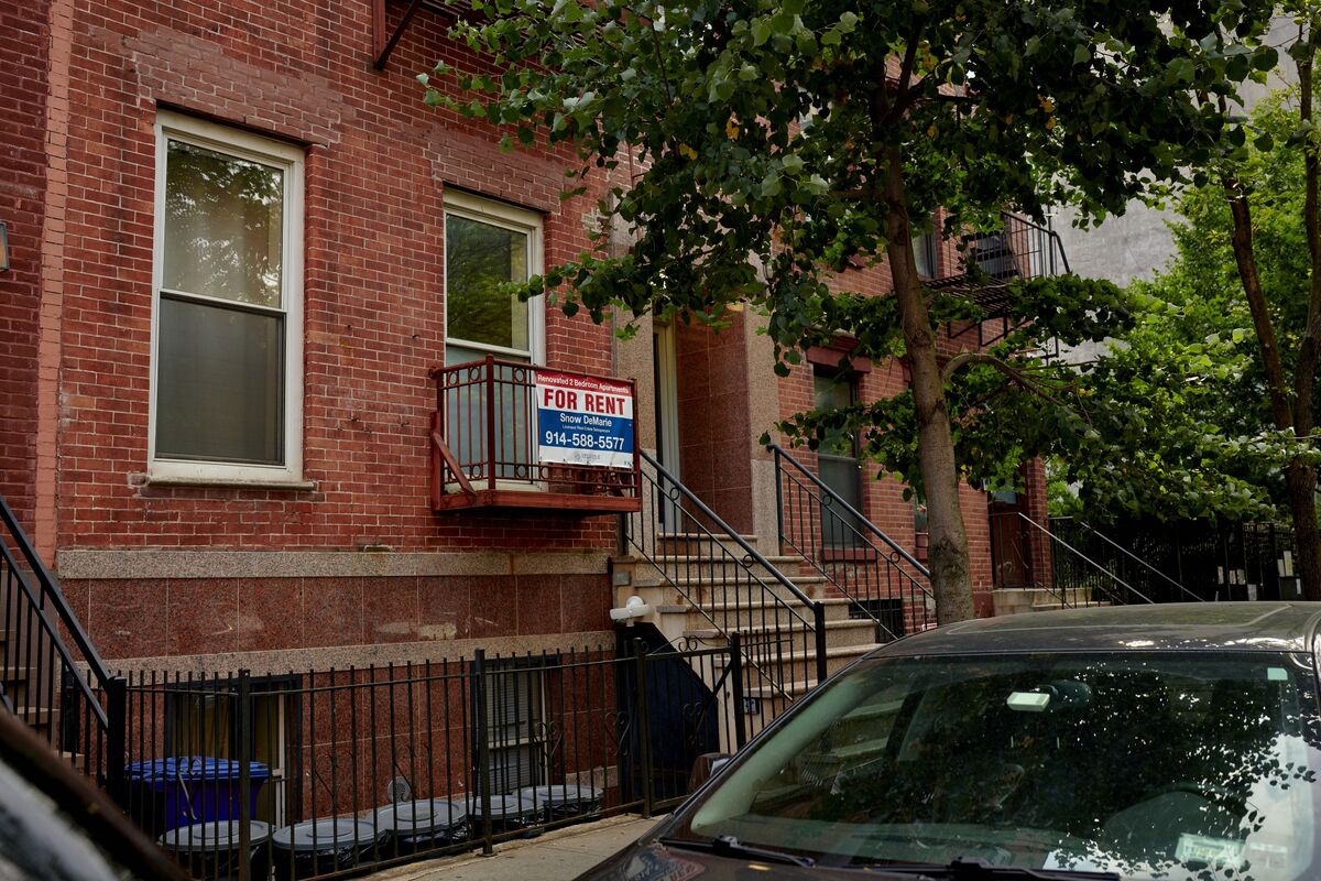 Manhattan Apartment Hunters Get Some Relief With a Drop in Rents ...