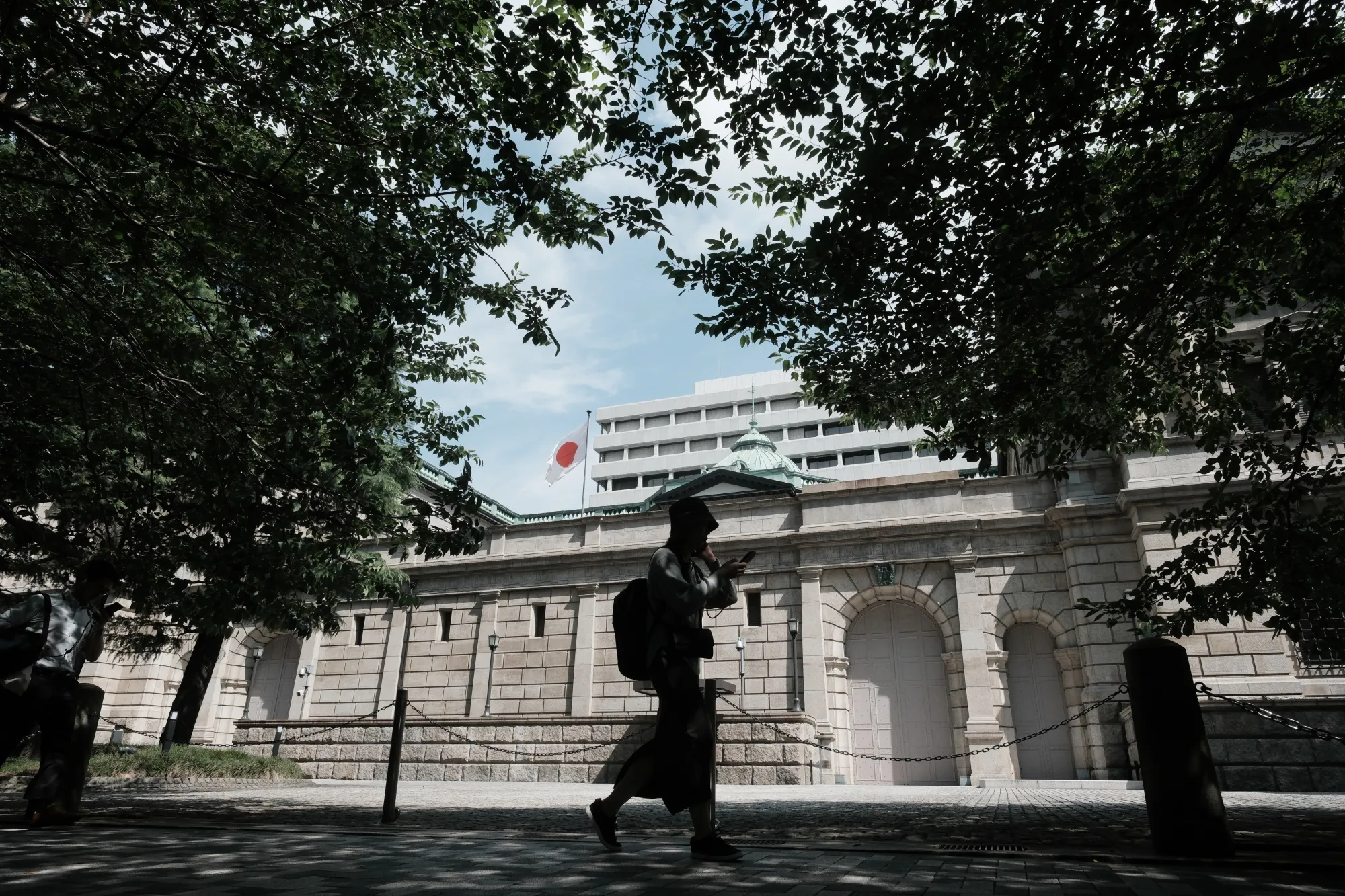 Institutional Investors Are Divided on BOJ Bond-Buying Cuts - Bloomberg