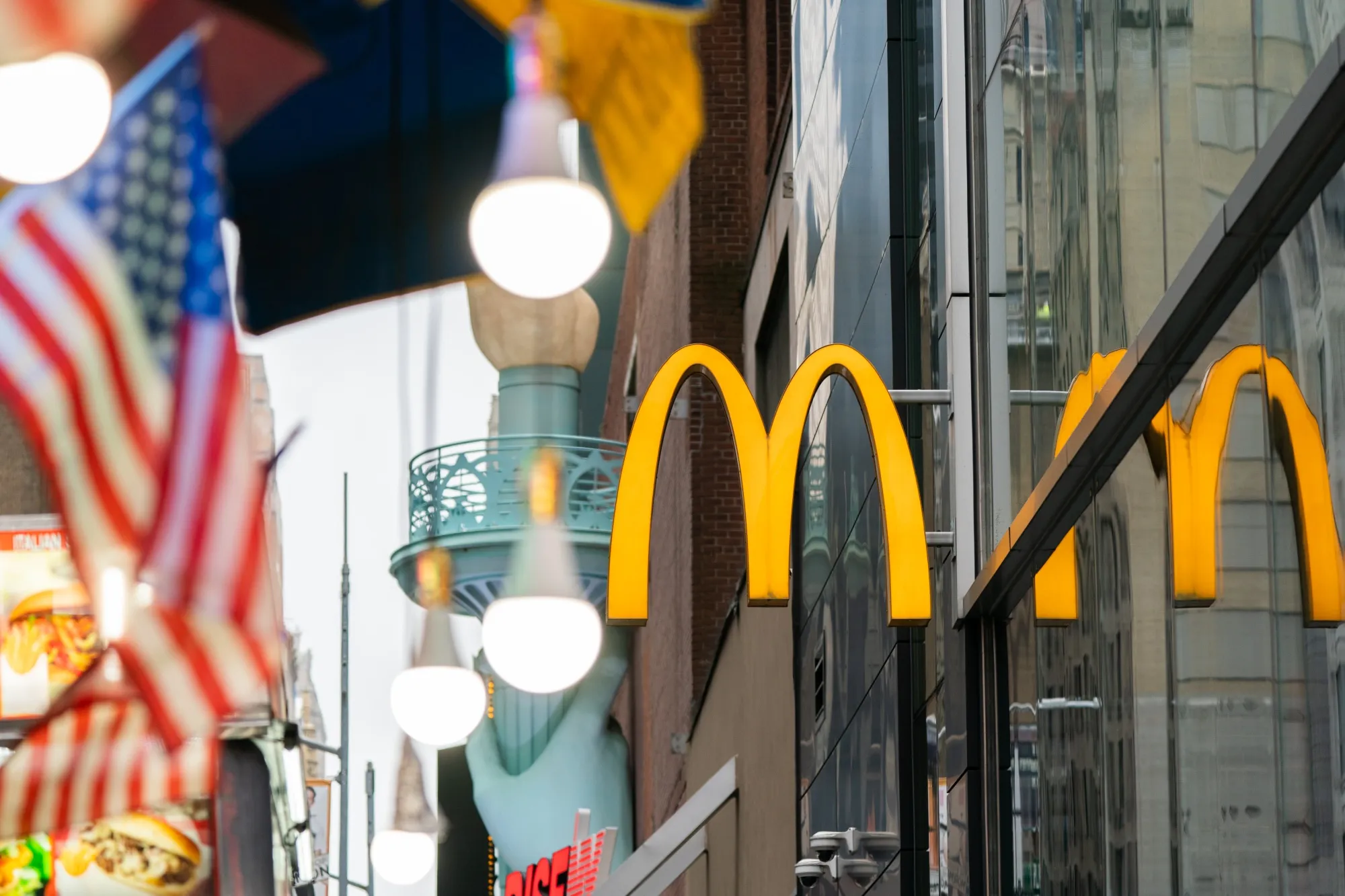 McDonald’s (MCD) Sales, Profit Beat Estimates as Diners Flock to Chain ...