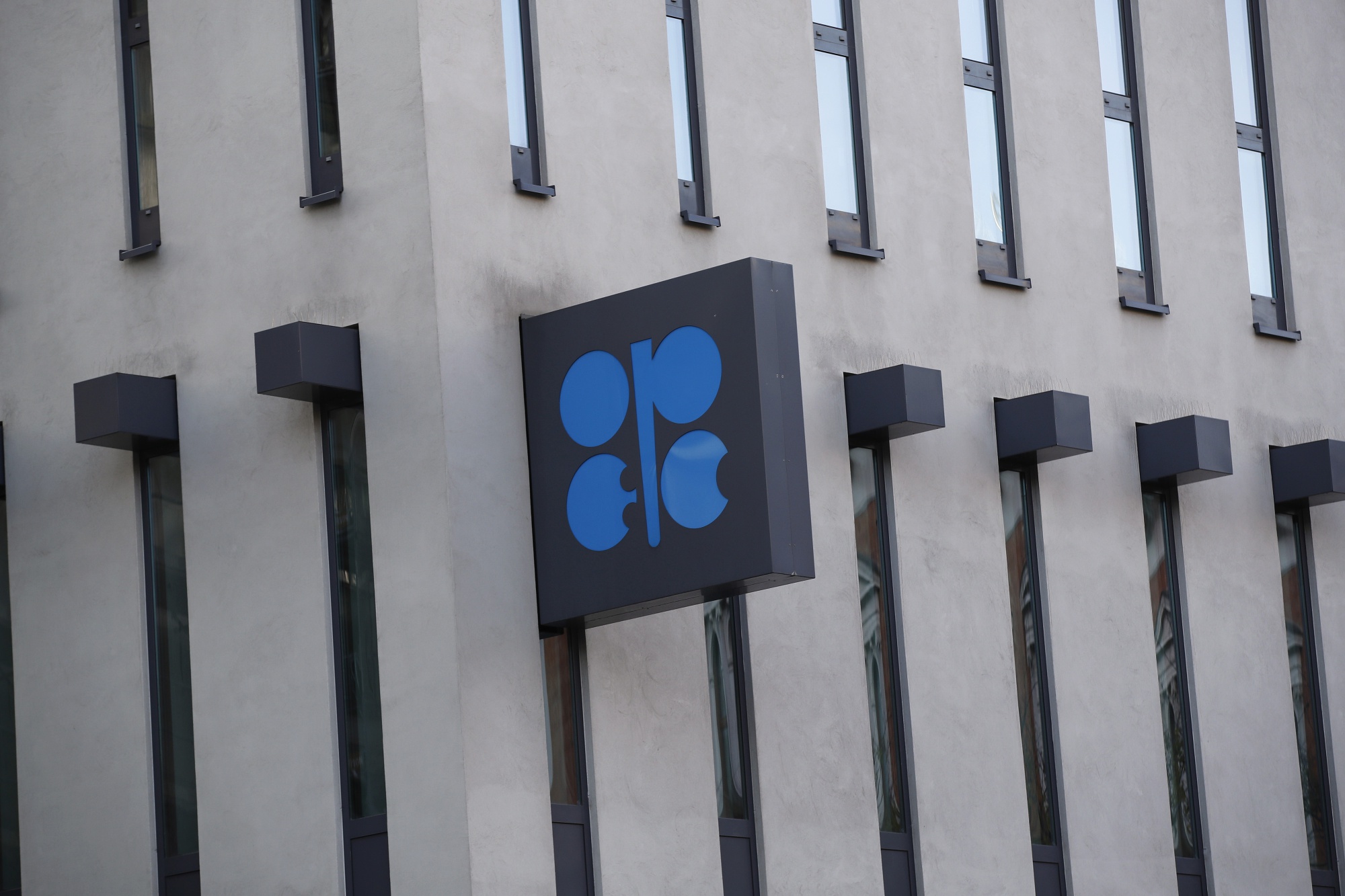 OPEC+ Talks on Brink of Failure as Russia Resists Deeper Cuts - Bloomberg