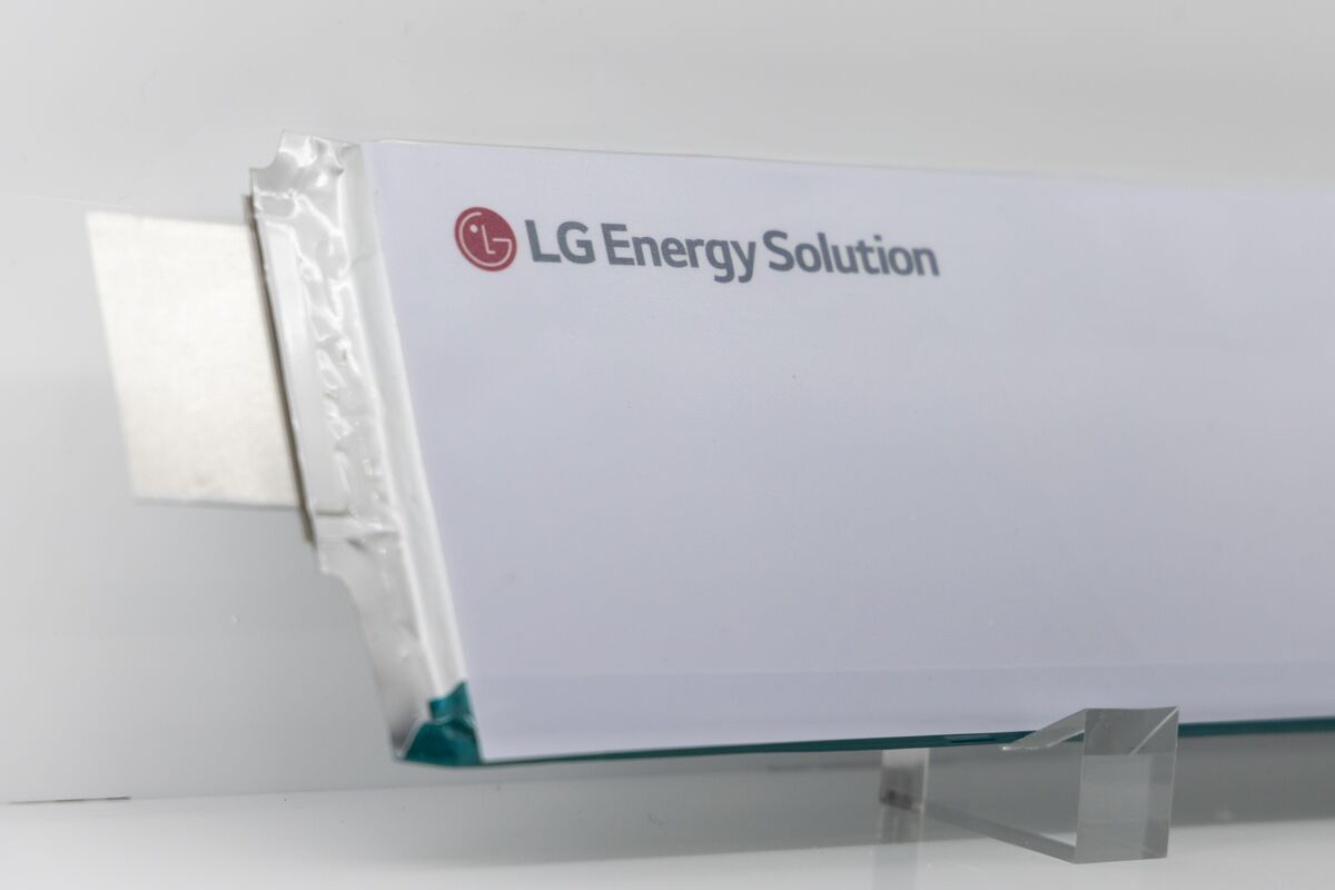 LG Reviews $1.3 Billion Arizona Battery Plant on Rising Costs - Bloomberg