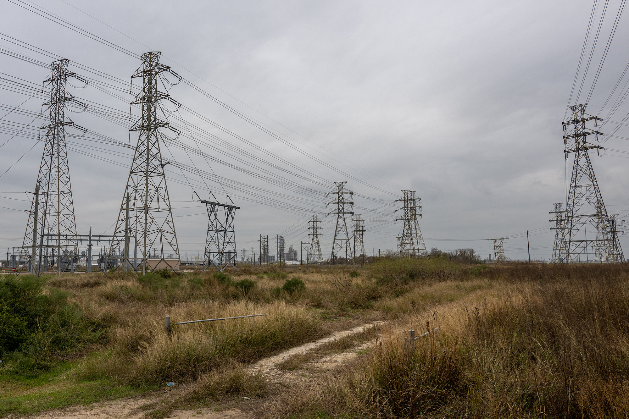 Texas Power Grid Faces Strain From Extreme Cold as Work Week Begins ...