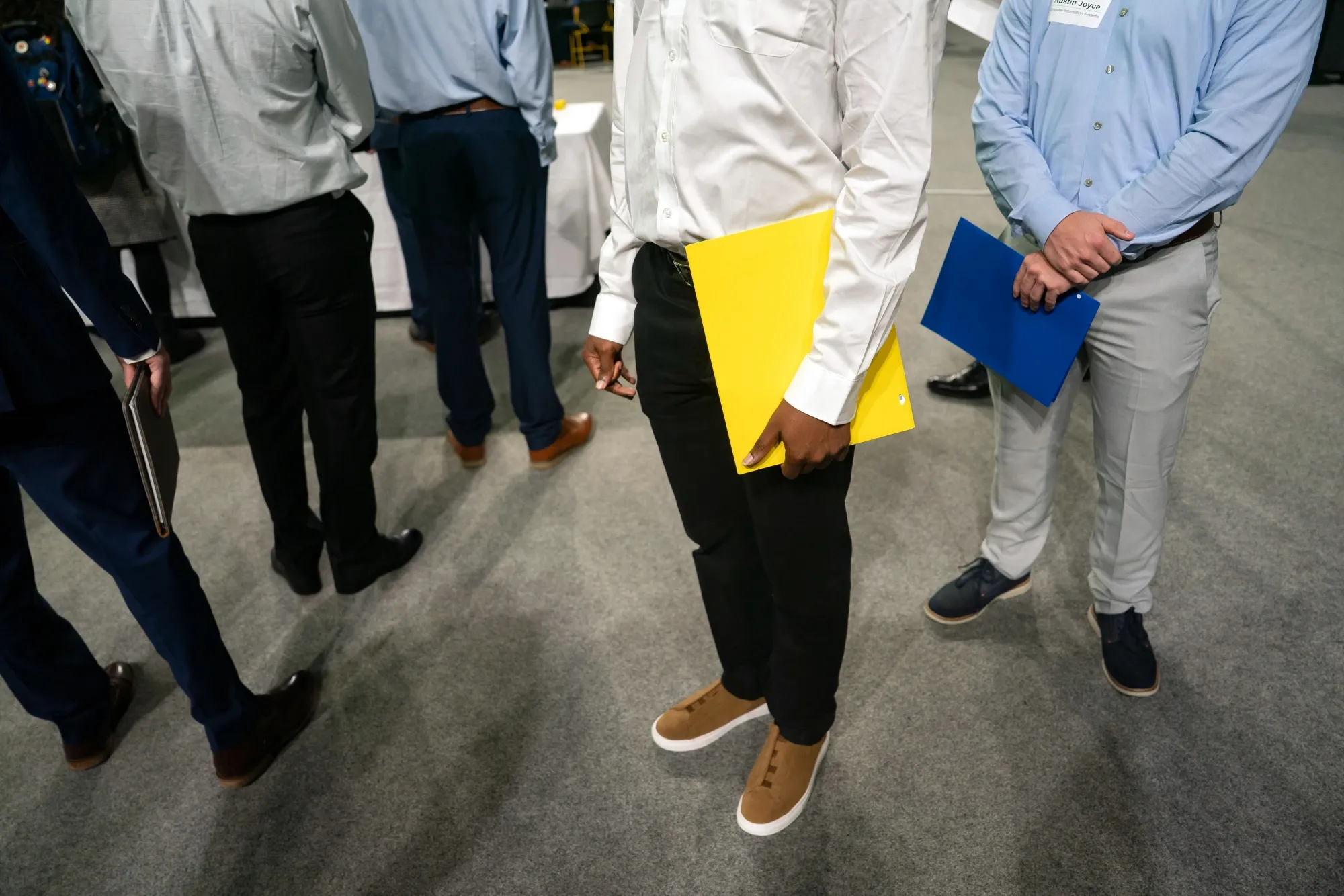 November Jobs Report Shows Labor Market Stuck in Waiting Place - Bloomberg