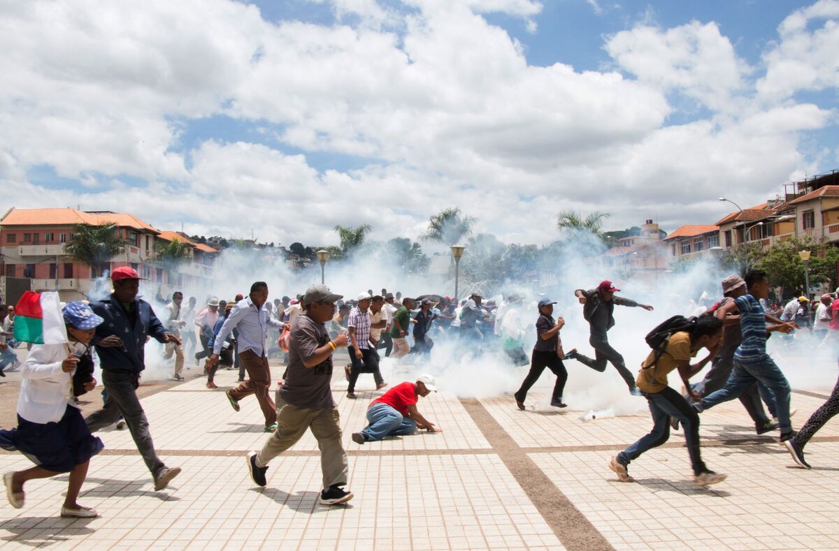 Madagascar Police Clash With Protesters as Vote Result Nears - Bloomberg