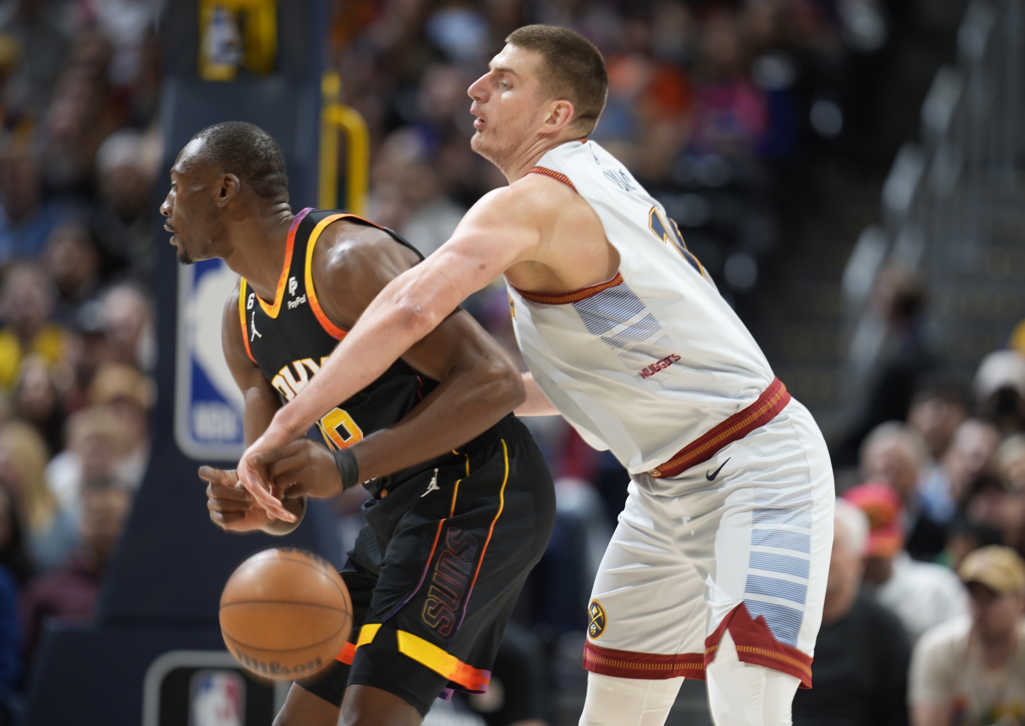 Jokic, Nuggets Rout Suns 126-97 for 12th Straight Home Win - Bloomberg