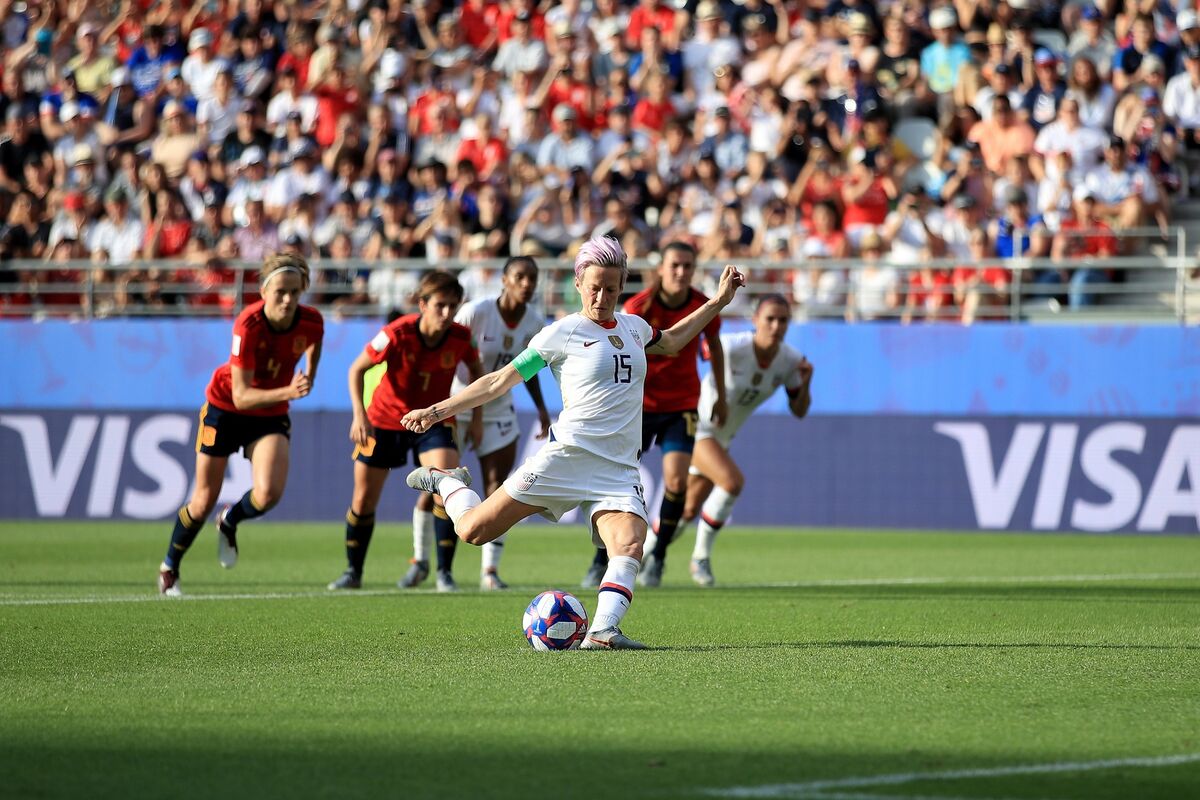 US Women's Soccer Equal Pay Suit: League Says They Out-Earn Men - Bloomberg