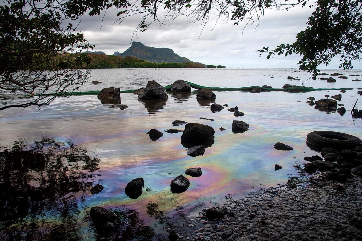 Mauritius Hit By Minor Oil Spill in Wake of Ecological Disaster - Bloomberg