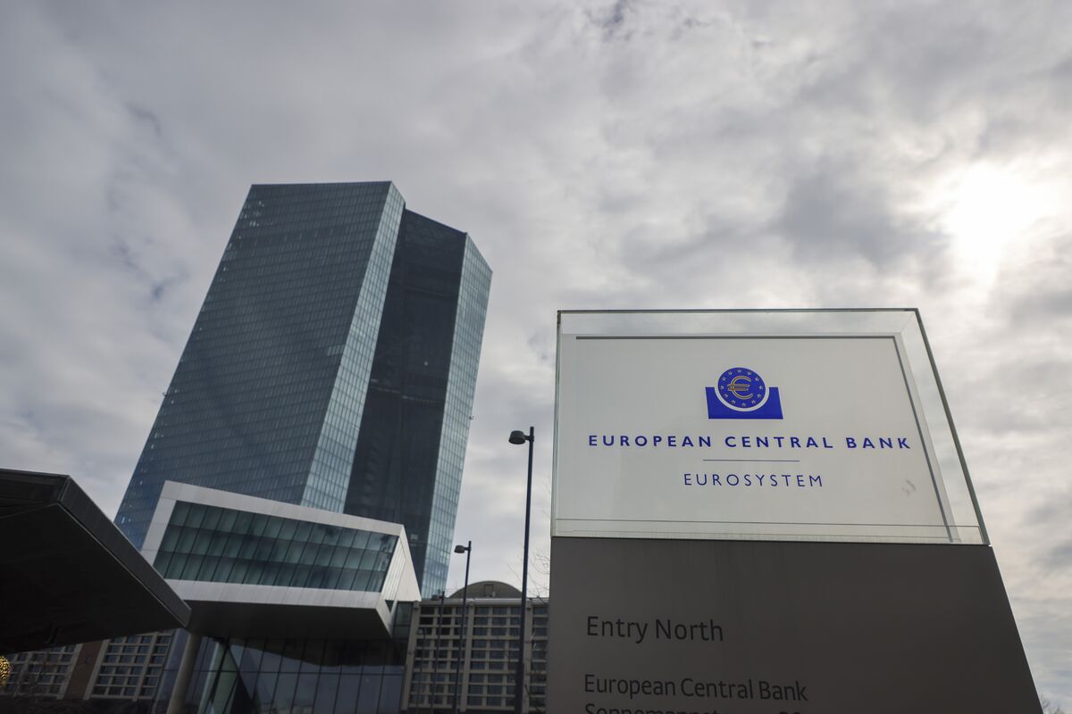 ECB、決定は直前の2大データが左右－0.25か0.5か、それが問題だ - Bloomberg