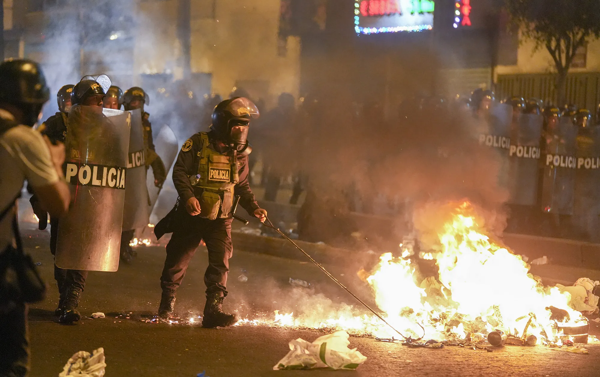 Peru Extends Deadline to Set Elections Demanded by Protesters - Bloomberg