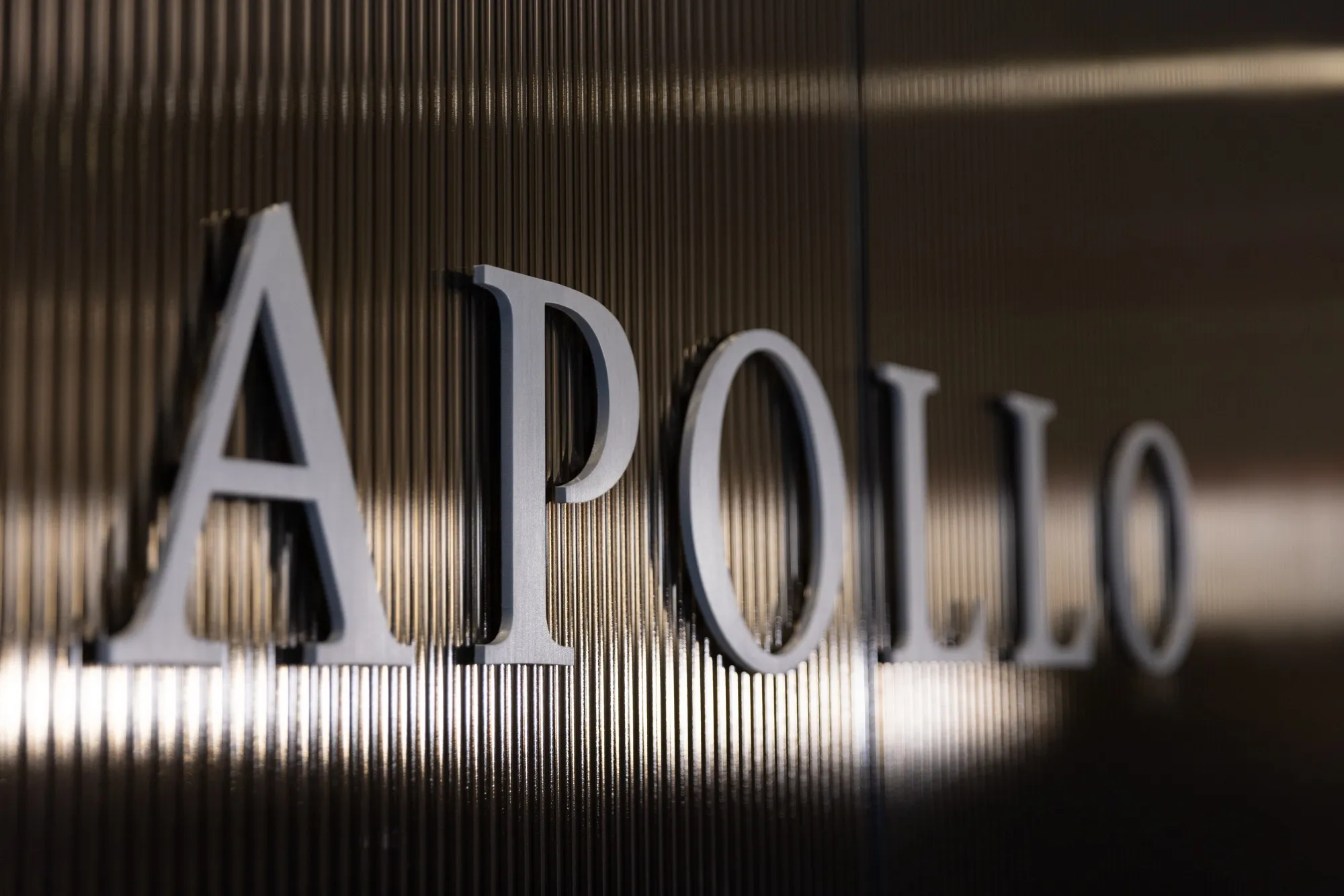 Apollo Boosting $70 Billion ‘Hybrid’ Credit, Equity Business - Bloomberg