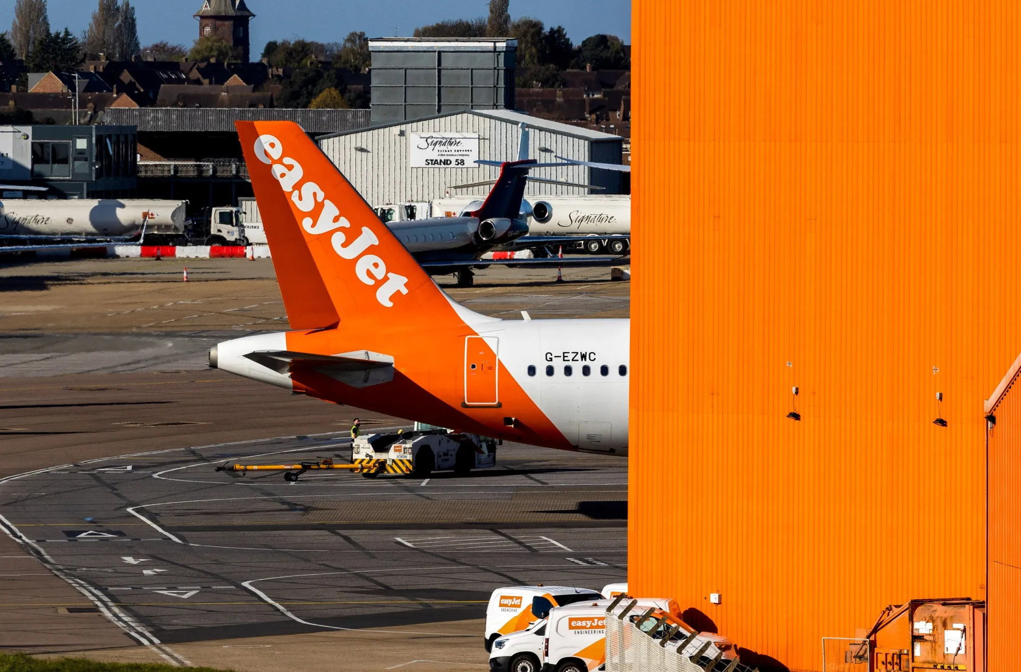 EasyJet to More Than Double Dividend On Strong Travel Outlook - Bloomberg