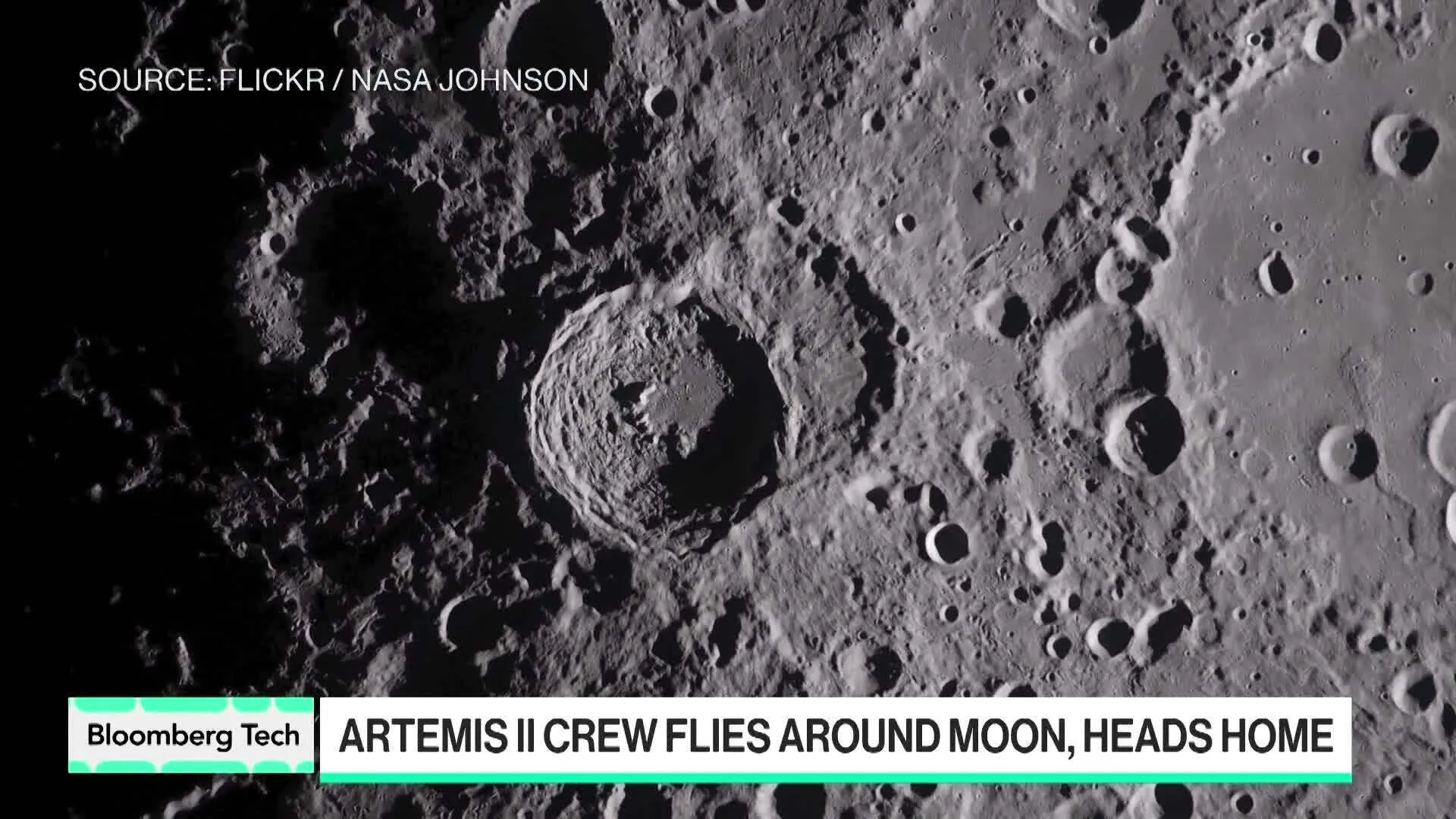Watch NASA Crew Loops Moon and Heads Home - Bloomberg