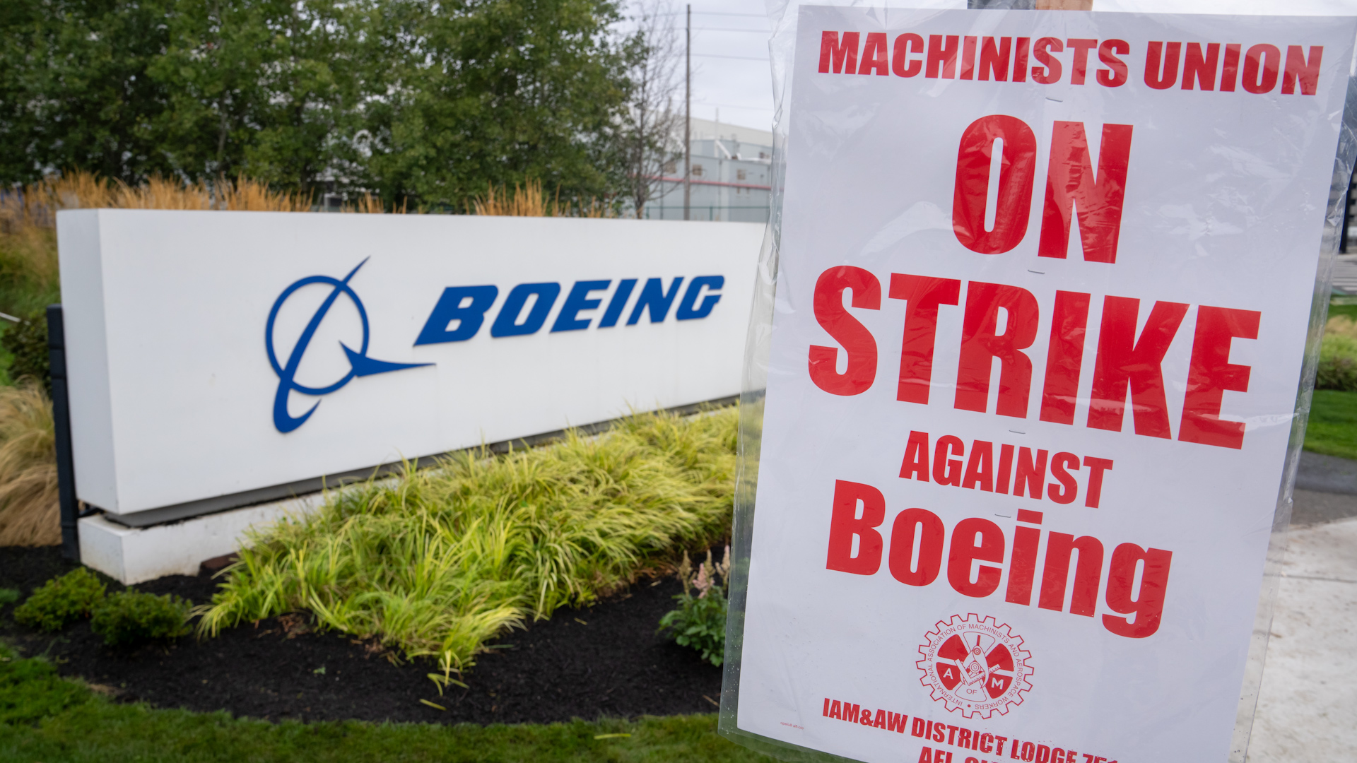 Watch Boeing Workers Strike After Rejecting 25% Pay Raise Over Four ...