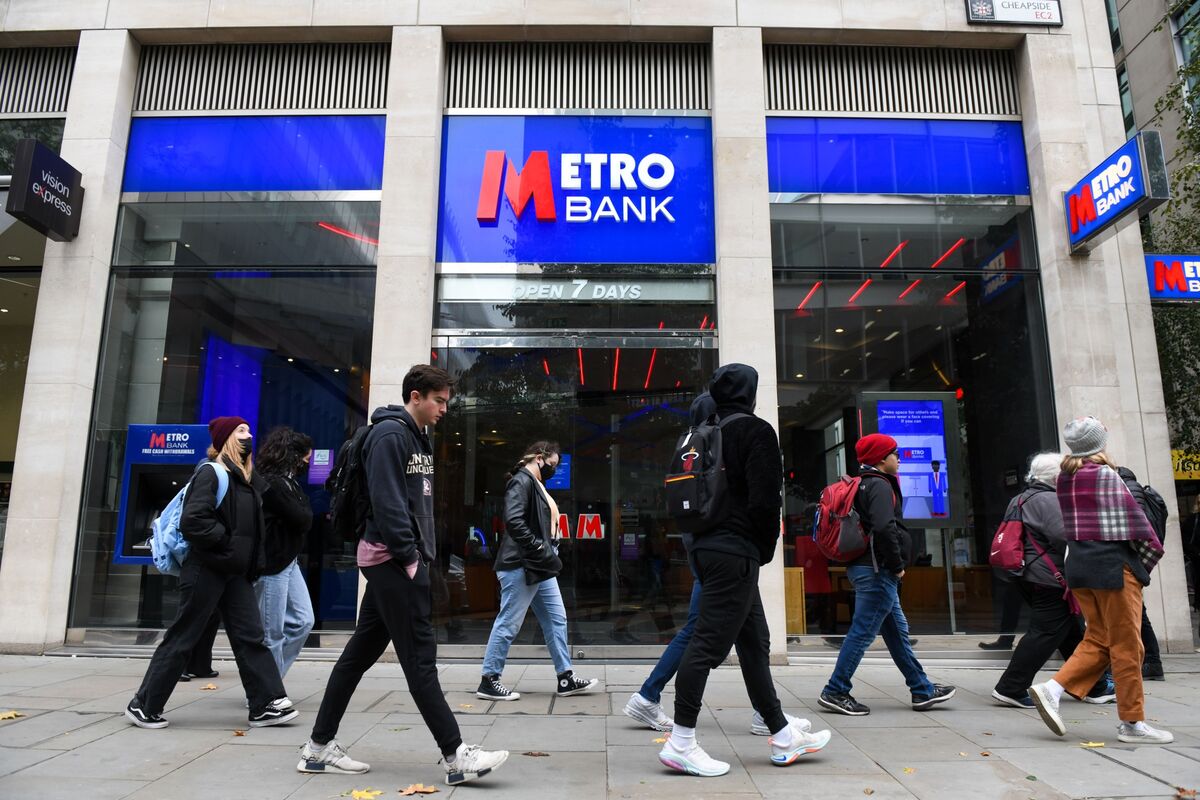 Metro Bank Fined £10 Million for Misleading on Risk Levels - Bloomberg