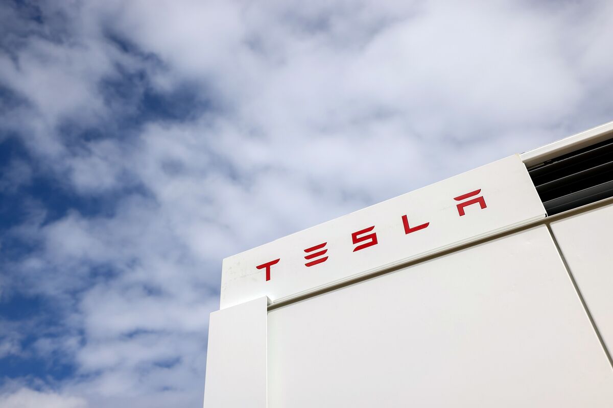 Tesla’s Energy-Storage Business Saw Record Deployments - Bloomberg