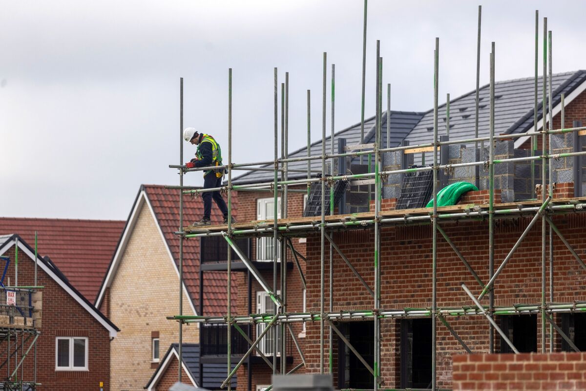 UK Construction Firms Stuck in Longest Slump Since Before Covid - Bloomberg