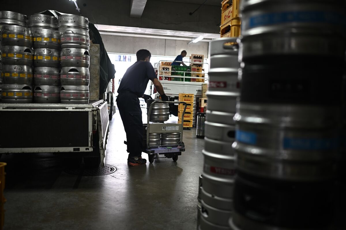 アサヒ､15工場で一部生産再開-代替需要増でキリンHDなど出荷制限 - Bloomberg