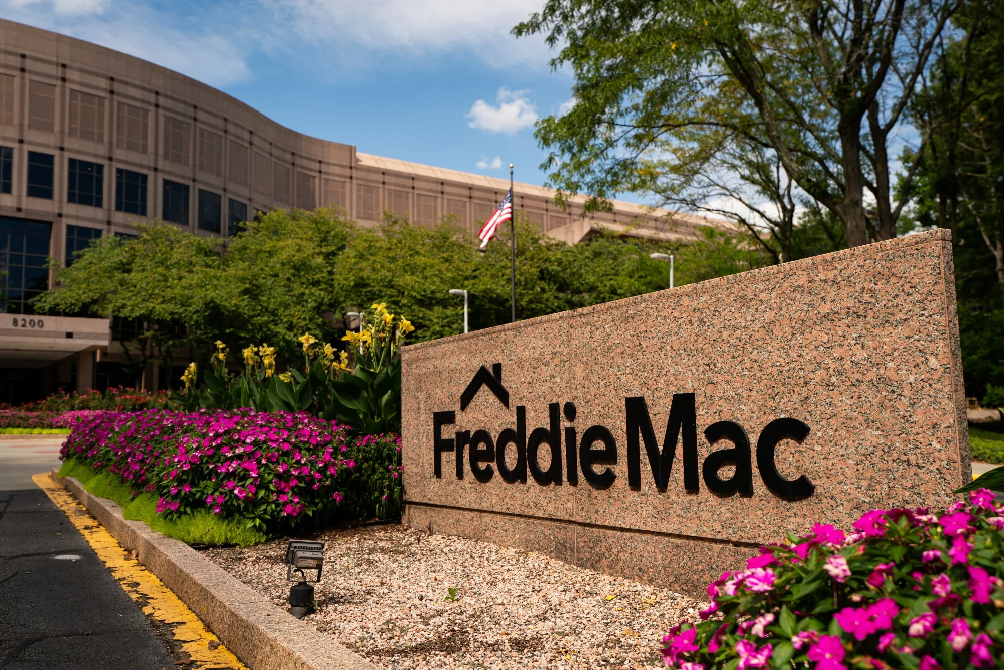 Freddie Mac US 30-Year Mortgage Rate Falls to 6.35% - Bloomberg