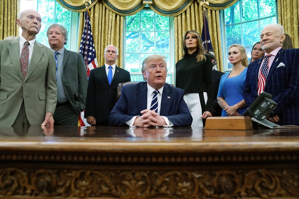 50th Anniversary Moon Landing: Trump Hosts Apollo 11 Astornauts - Bloomberg