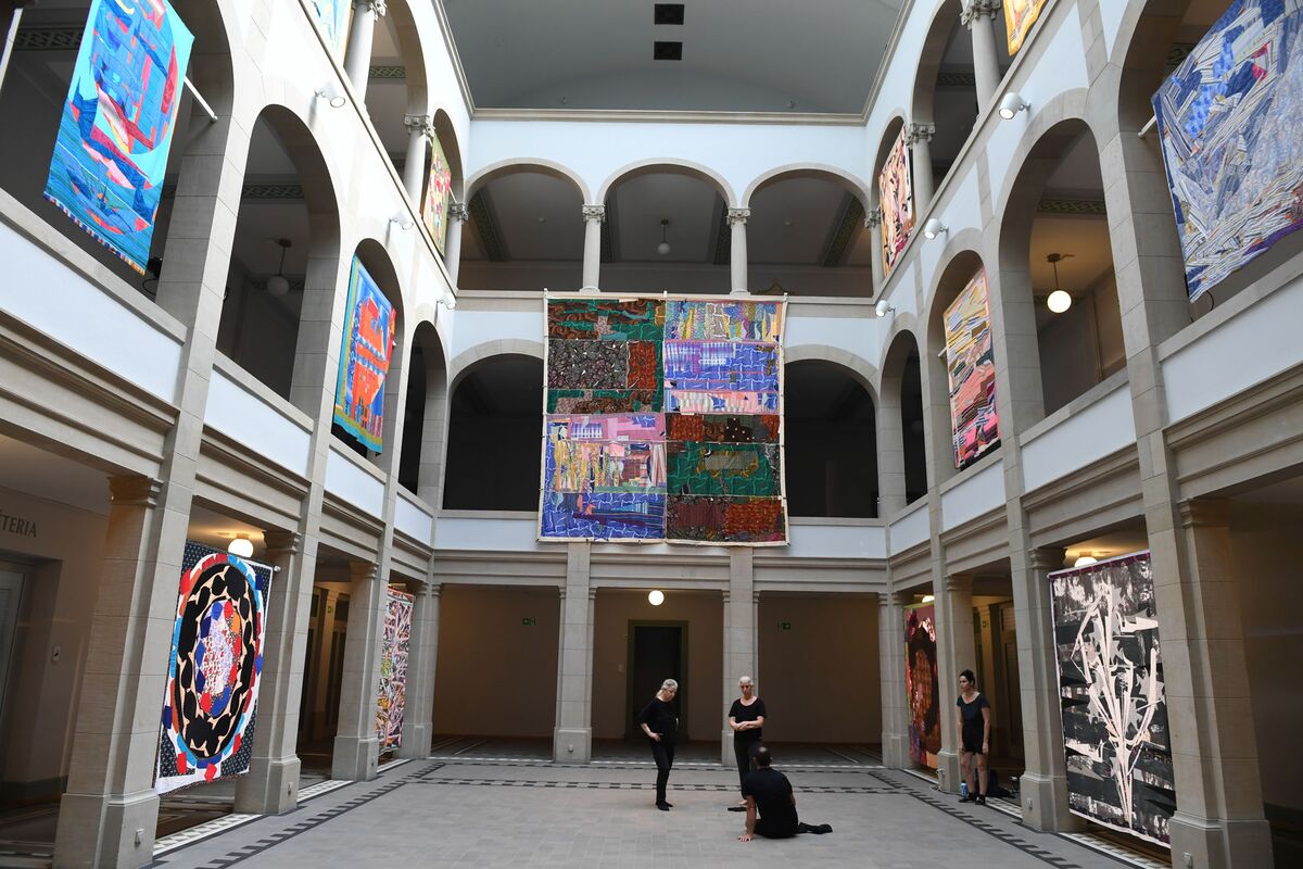 Global Art Sales Dropped 4% Last Year, UBS Market Report Finds - Bloomberg