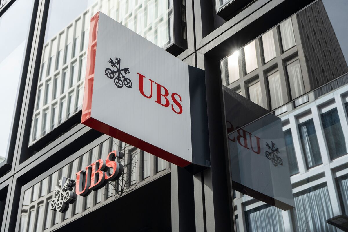 UBSが米投資銀行部門で約12人削減、クレディS統合に伴い－関係者 - Bloomberg